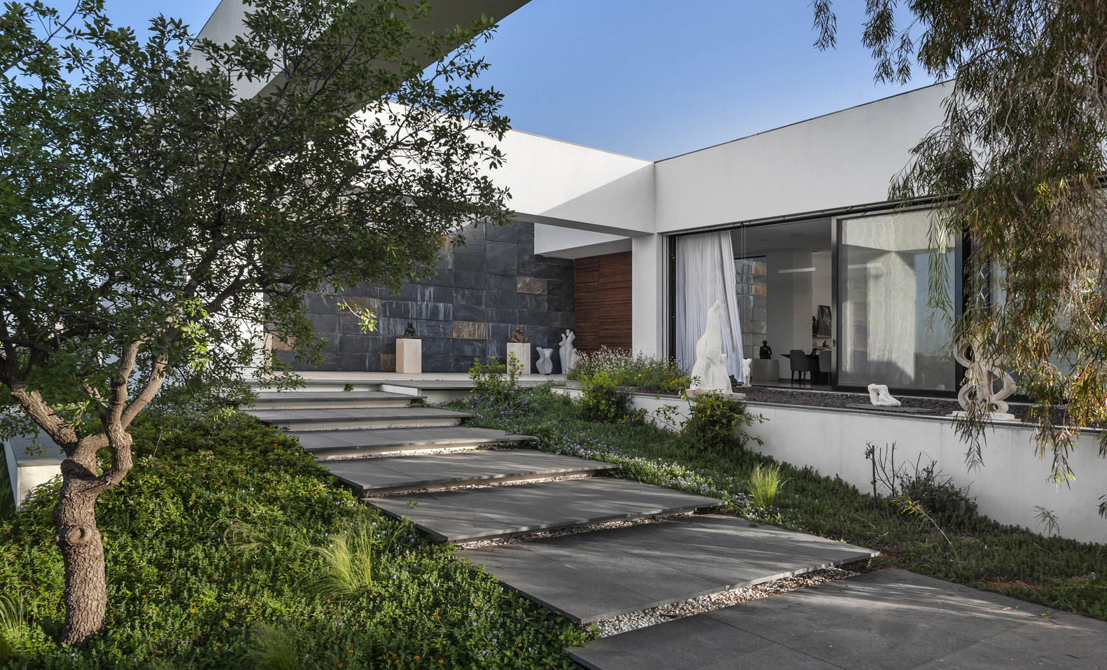 Gallery of The Artistic House / Dan & Hila Israelevitz Architects - 16