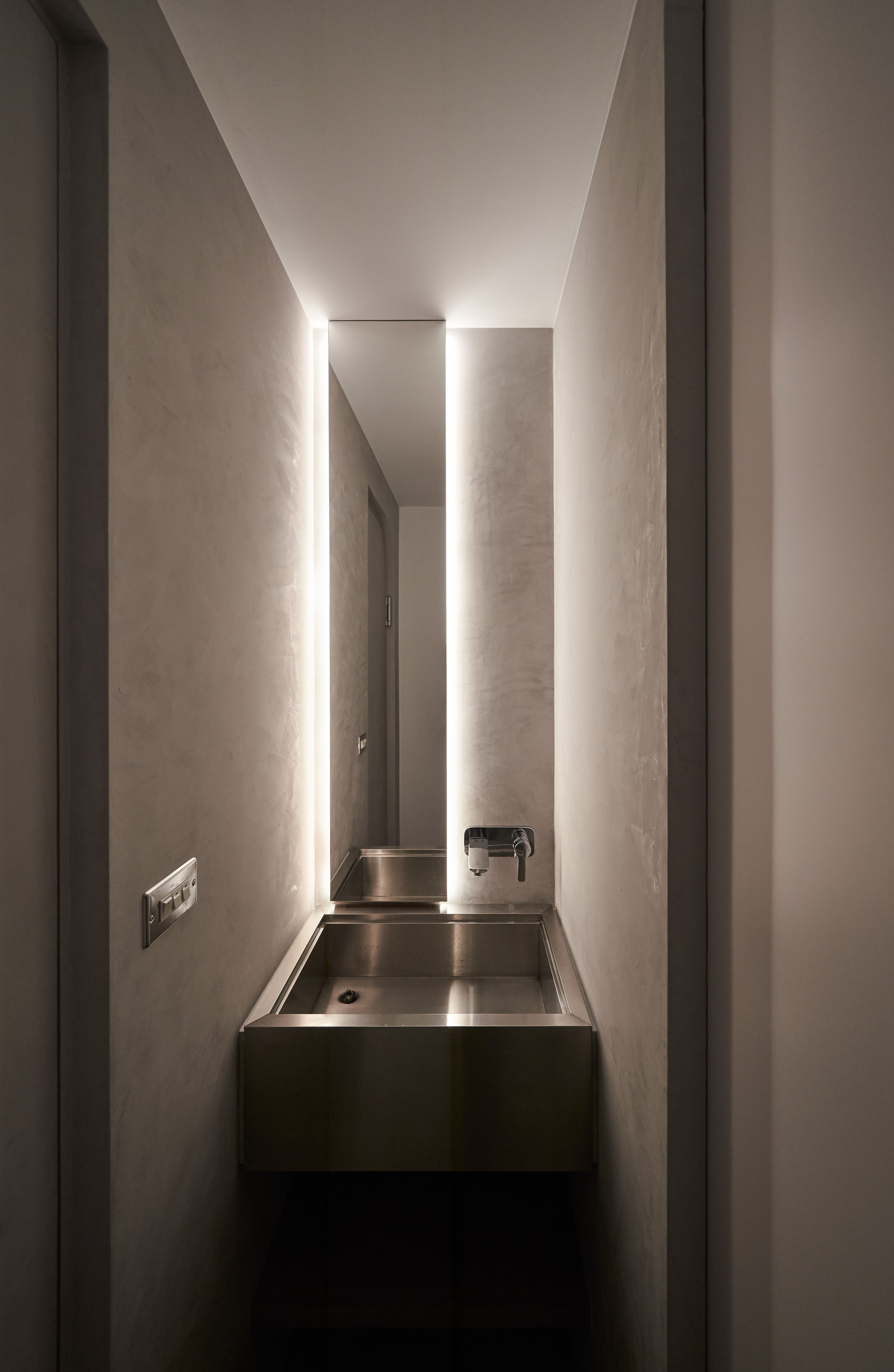 Gallery of Kuan-Yan Gallery / Republic Design - 25