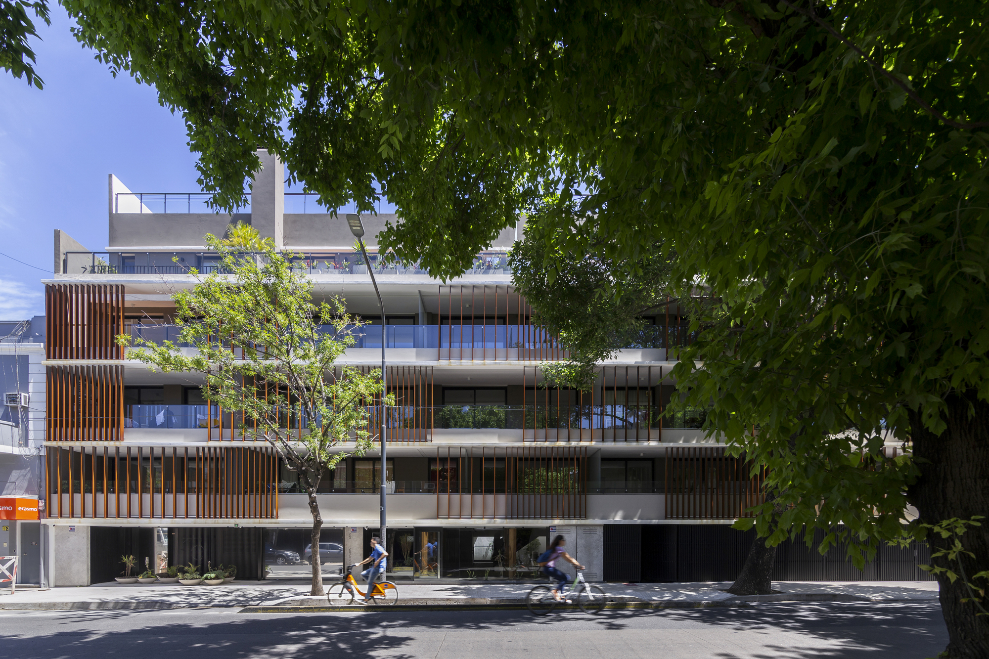 Gallery of AER La Pampa Building / Cubero Rubio - 1