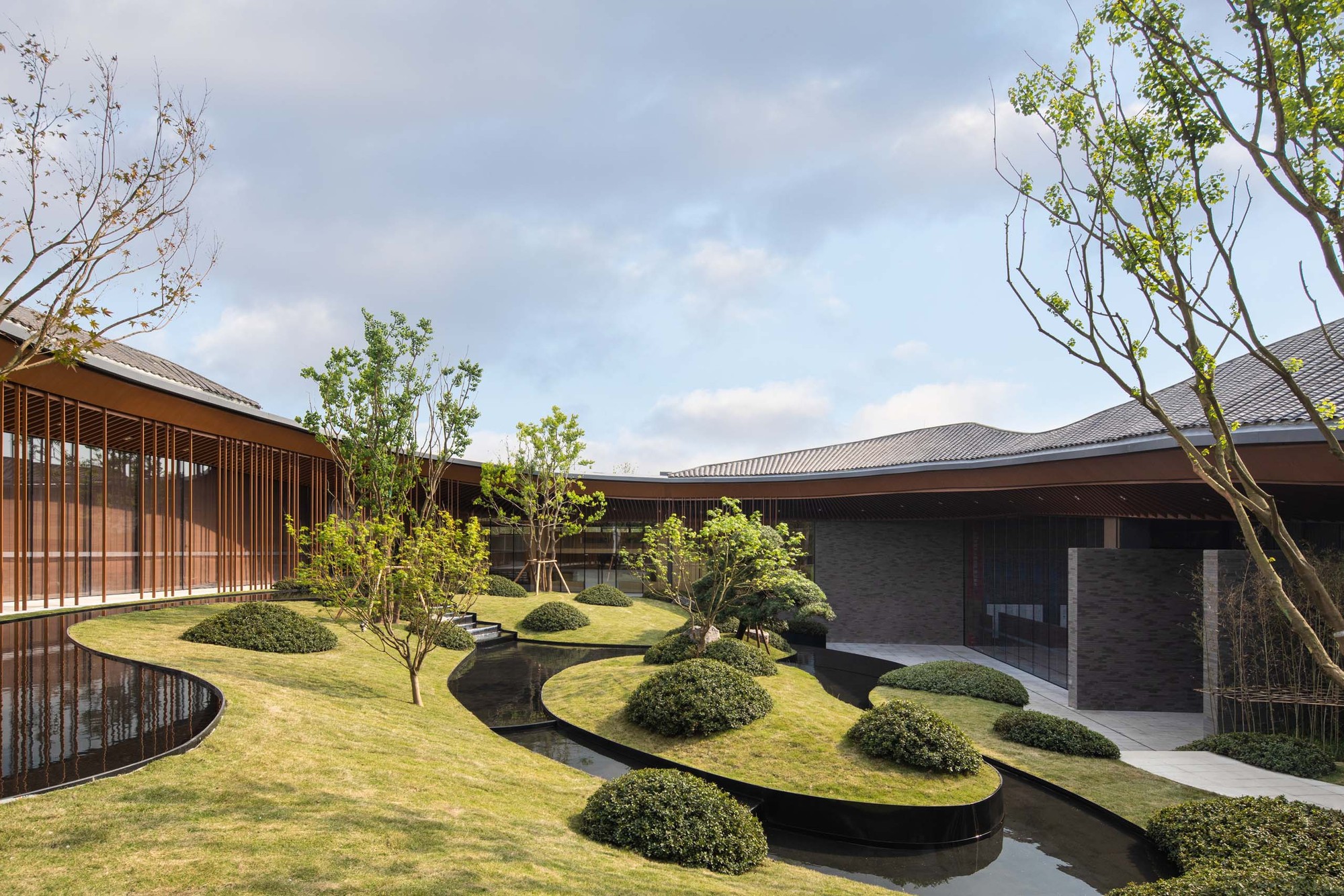 Gallery of The Chengdu VUE Hotel & Resort Phase I / BUZZ/ Büro Ziyu ...