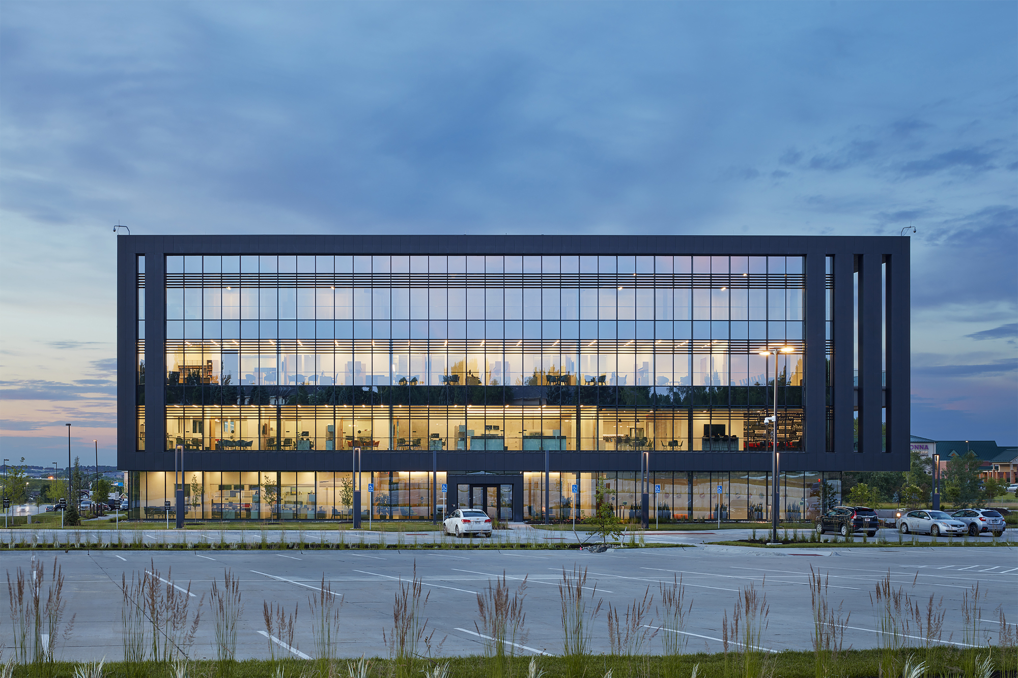 Gallery of Core Bank Corporate Headquarters / Alley Poyner Macchietto ...