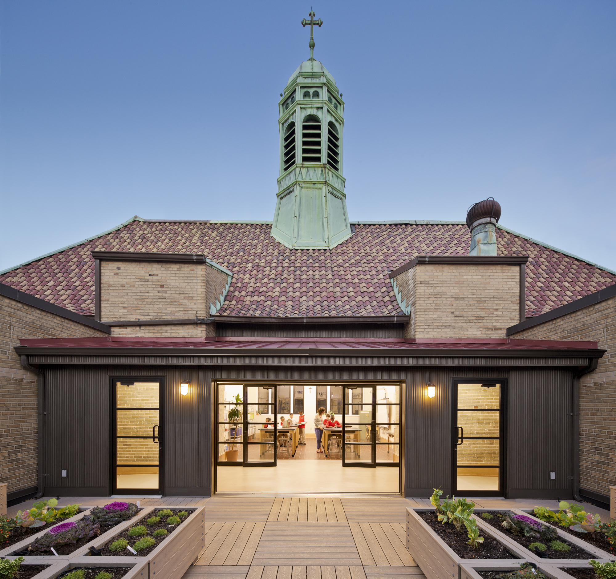 Gallery of Saint Stephen of Hungary School / HMA2 architects - 6