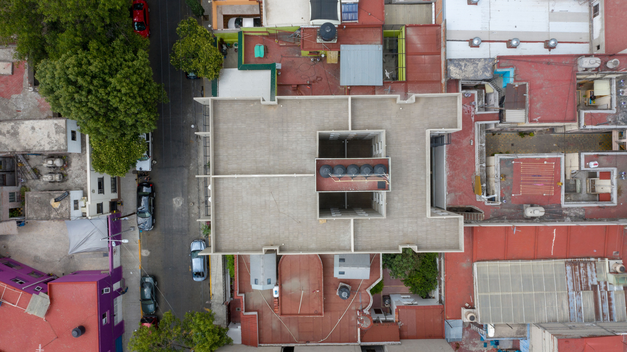 Gallery of Vibe Building / COOP Arquitectos - 5