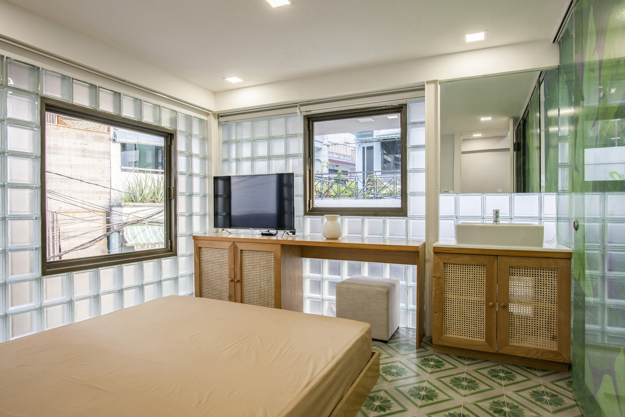 Gallery of Glass-block Micro House / ROOM+ Design & Build - 9