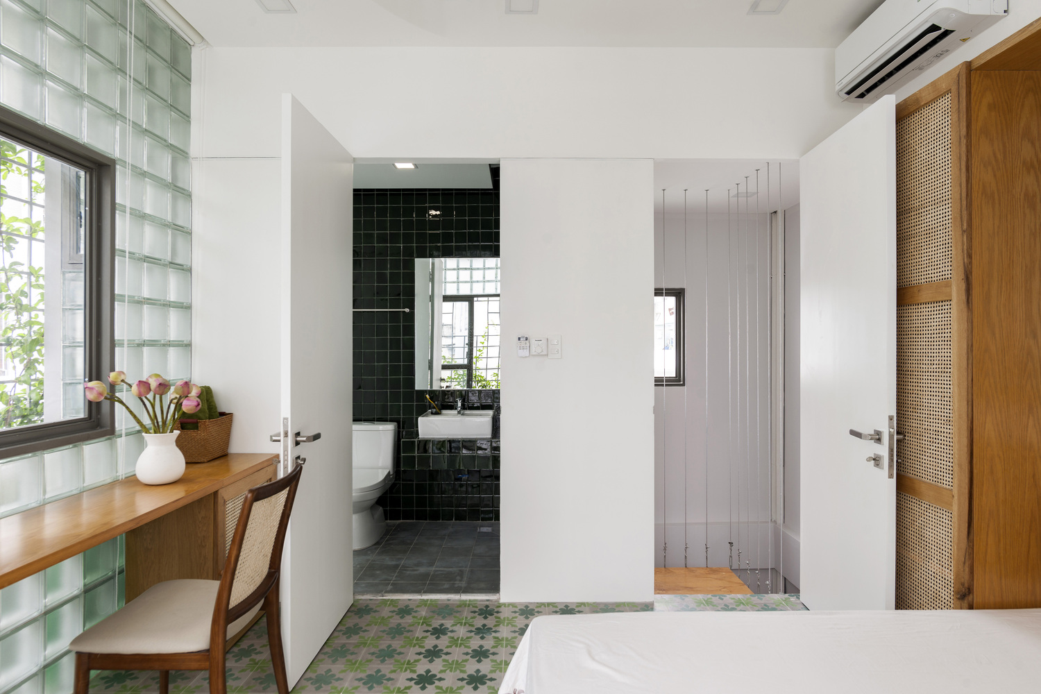 Gallery of Glass-block Micro House / ROOM+ Design & Build - 5