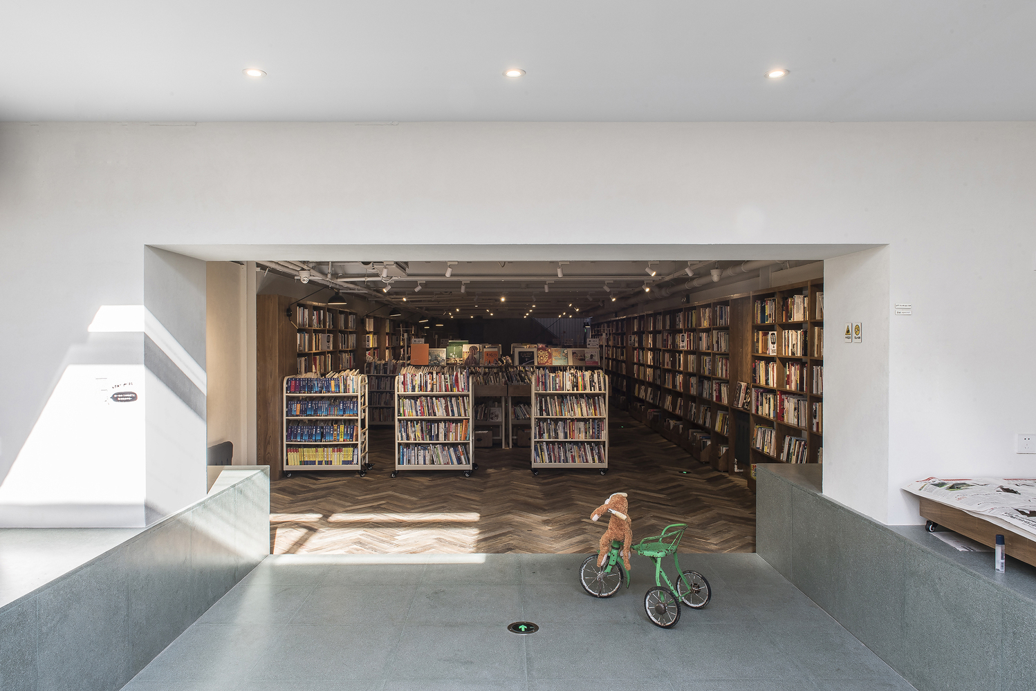 Gallery of Dejavu Store / FON STUDIO - 22