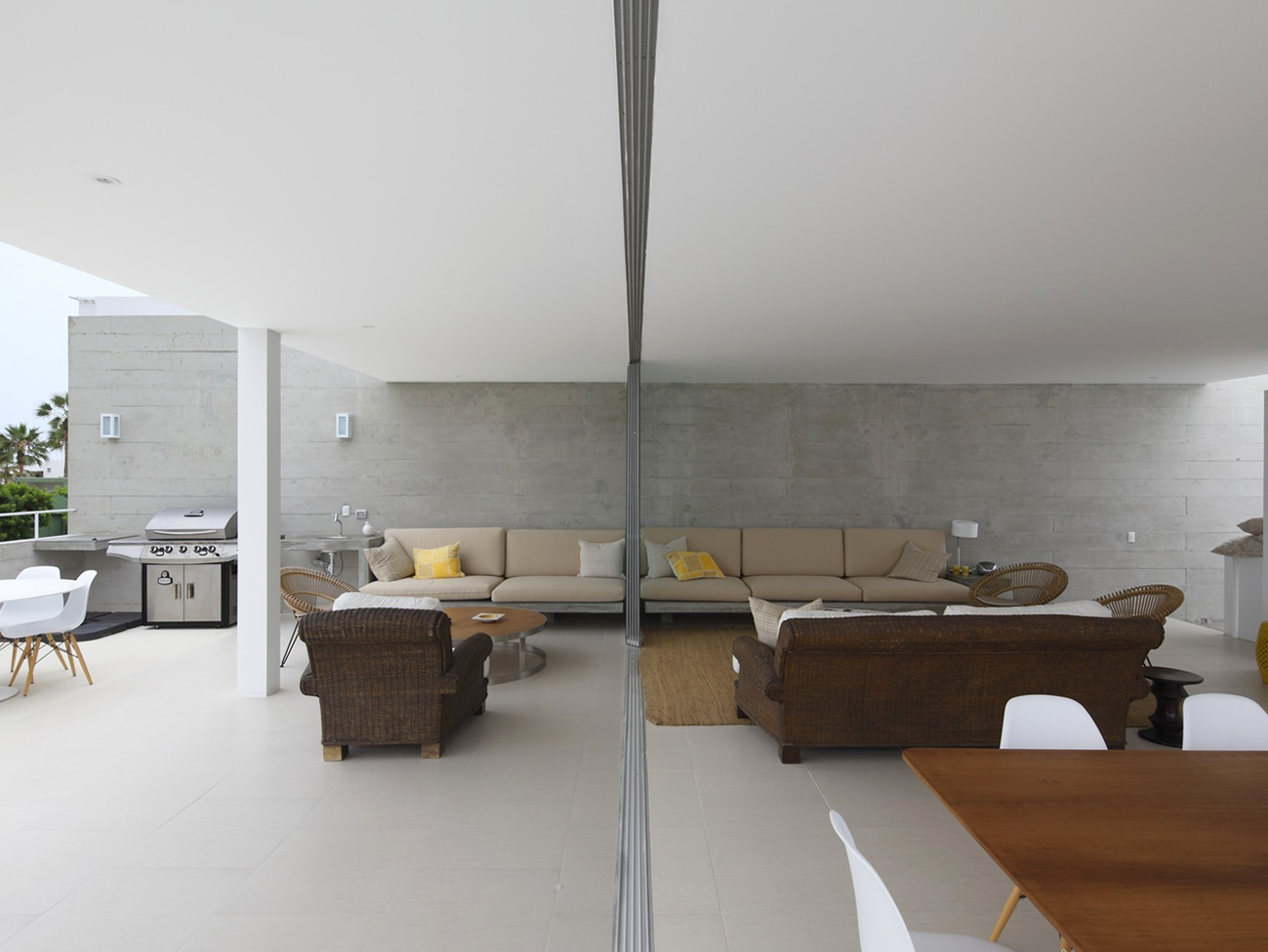 Gallery of Peruvian Houses that Blur the Line Between Indoors and ...