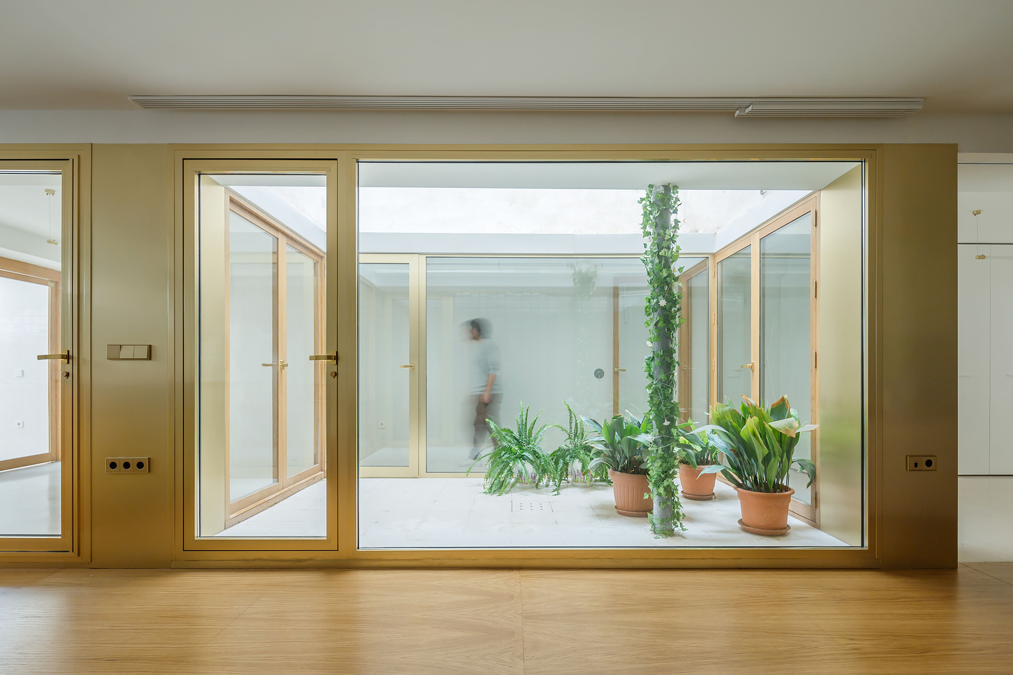 Gallery of CRL House / RAUM 4142 Architecture Office + Javier Cabanes - 3