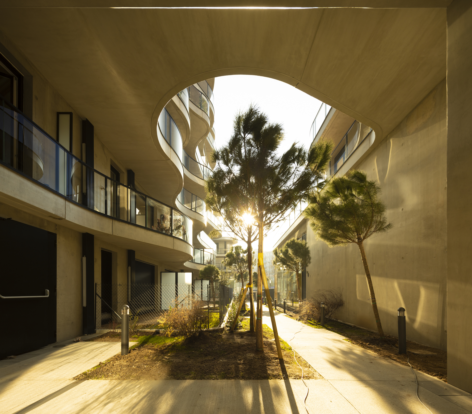 Galeria de Edifício Residencial Courbes / Christophe Rousselle ...