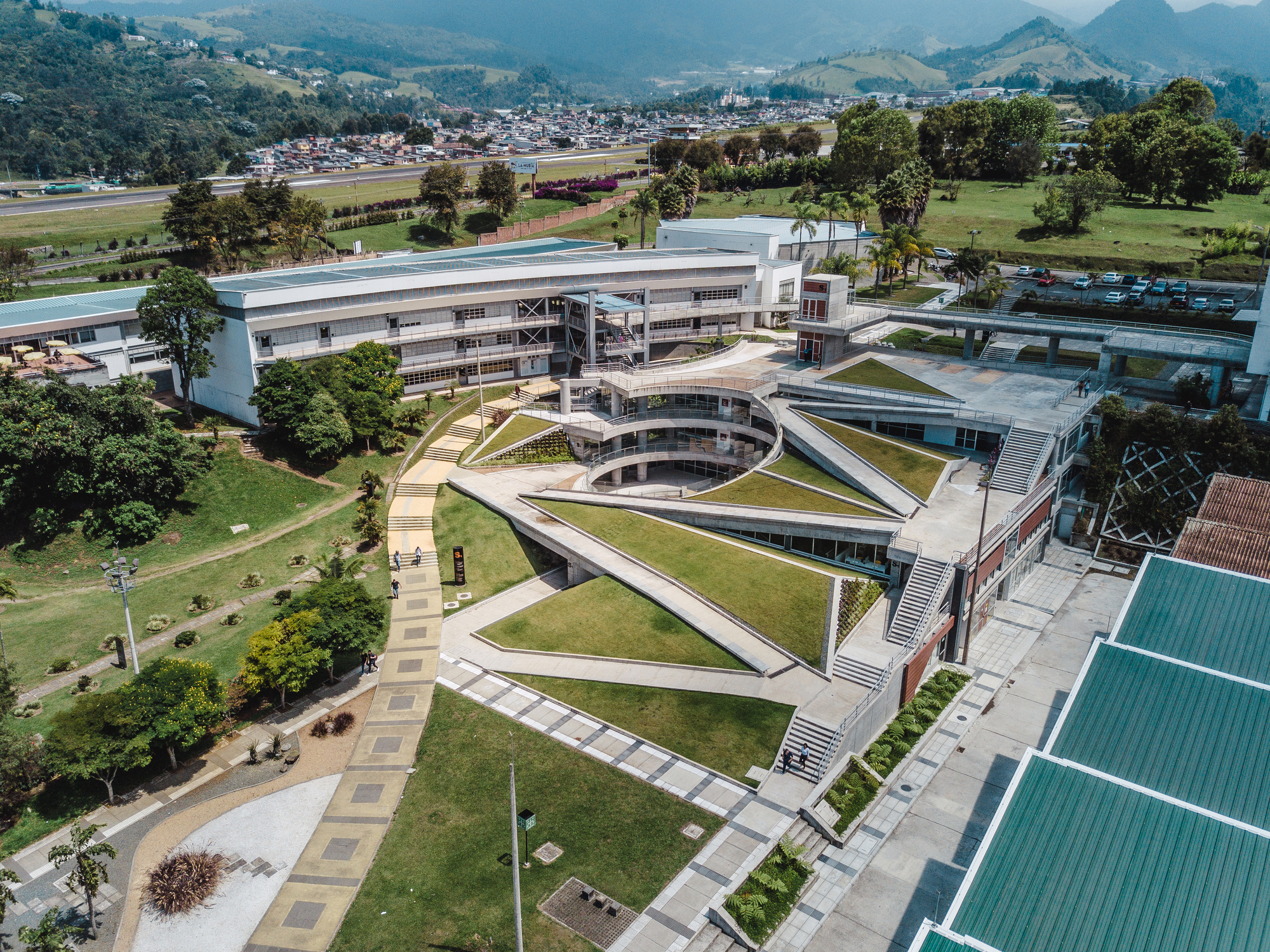 Galería de Edificio S1 Universidad Nacional de Colombia / Juan García ...