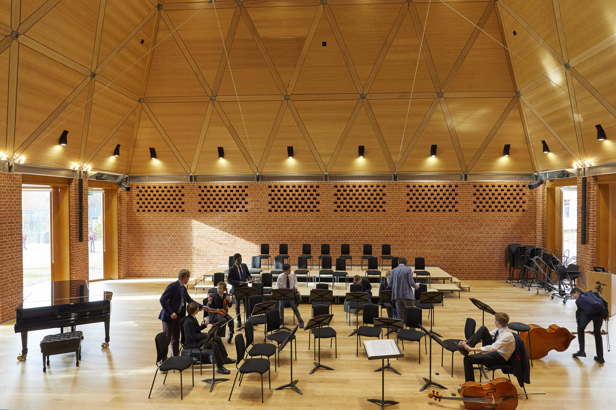 Galeria de Escola de Música - King’s College Wimbledon / Hopkins ...