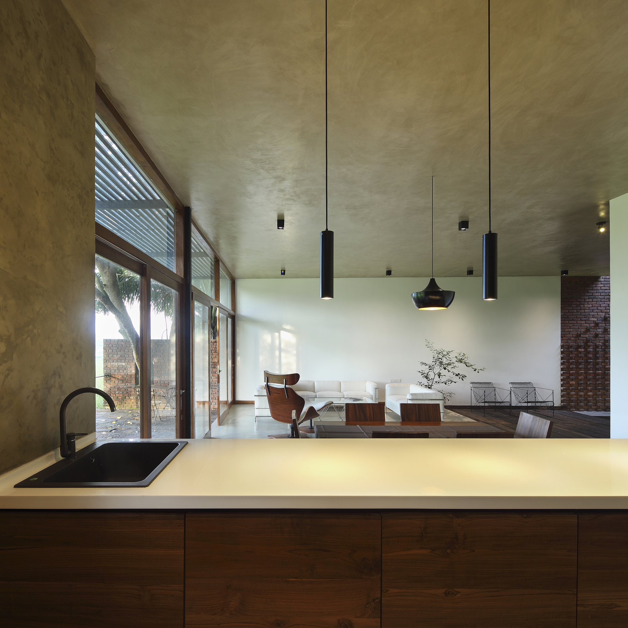 Gallery of House at Kalalgoda / Damith Premathilake Architects - 3