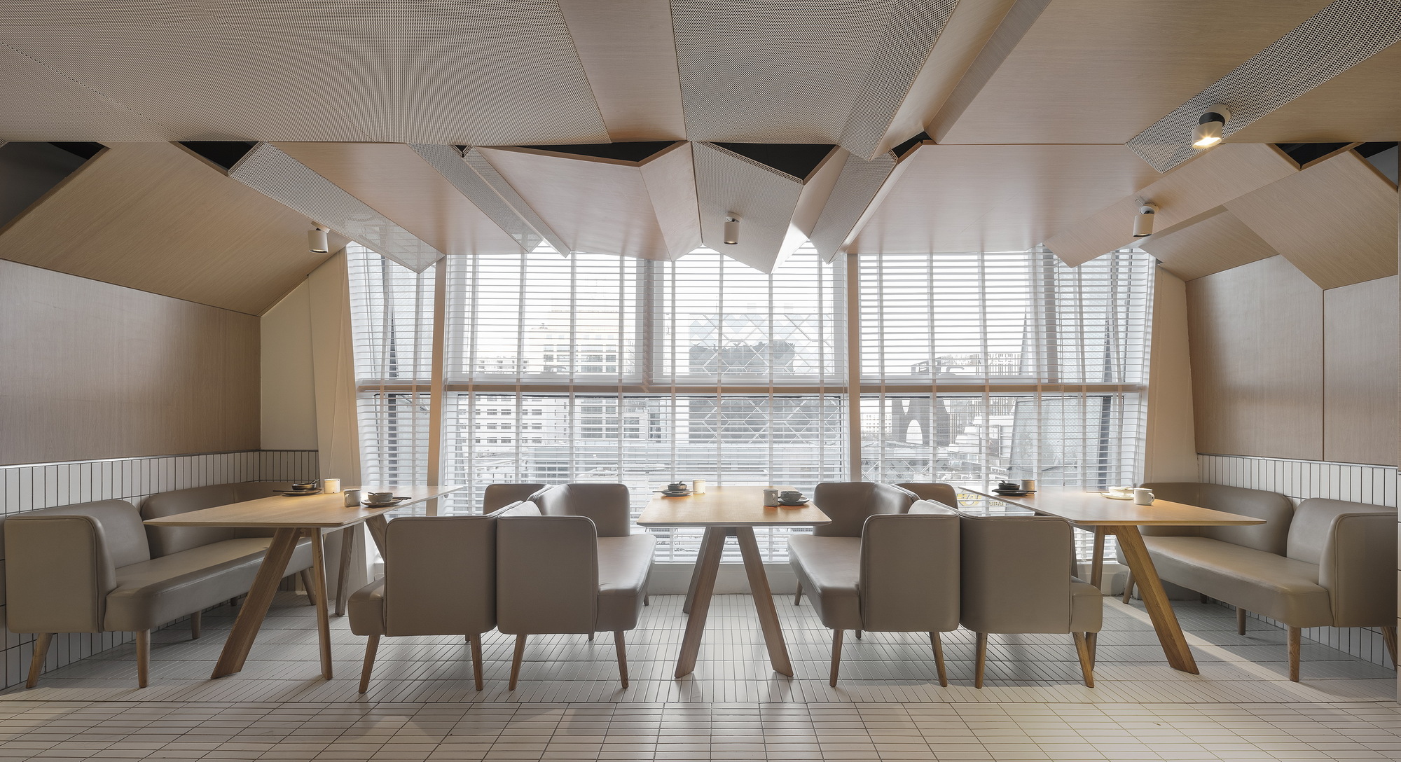 Gallery of Goose Hut Home Bistro / Golucci Interior Architects - 15