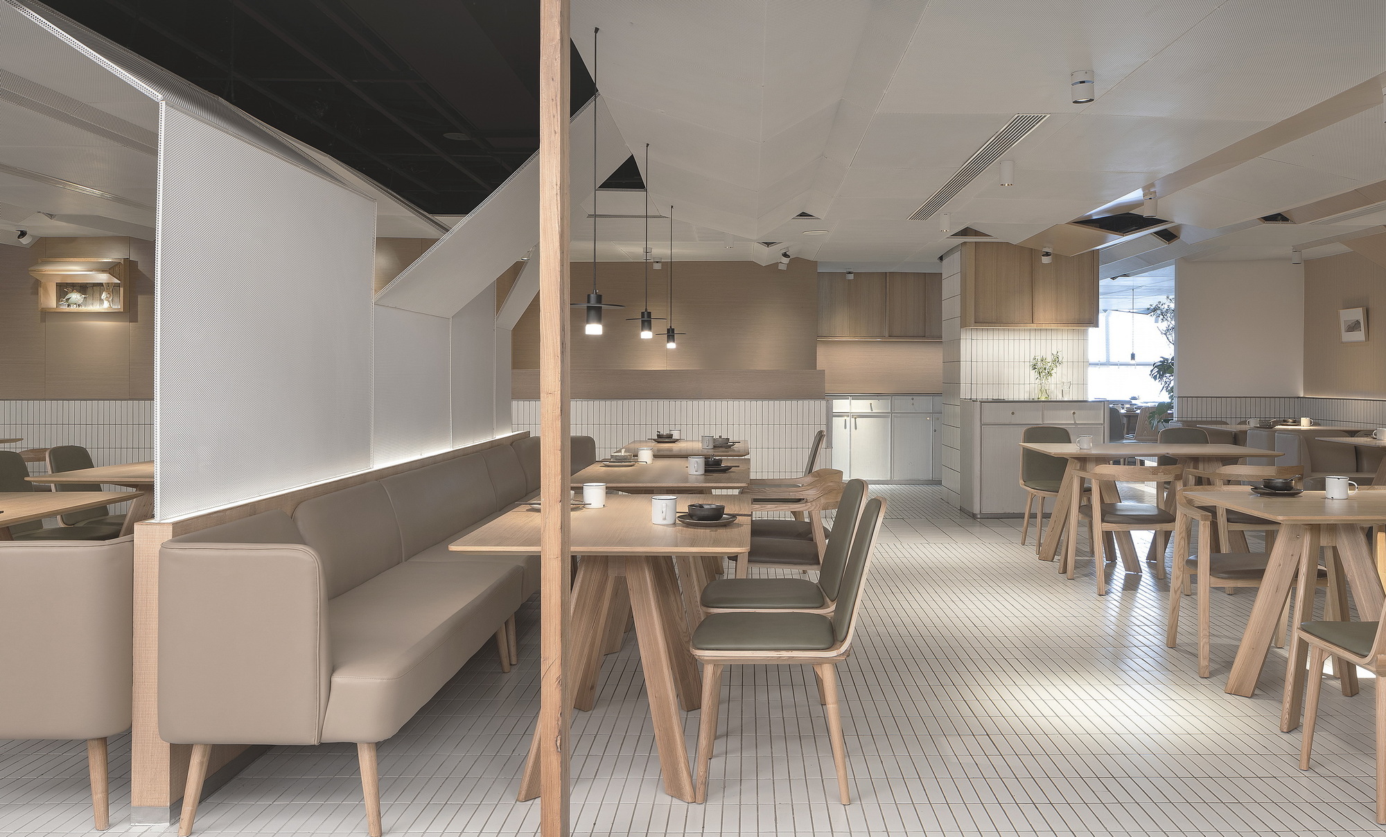 Gallery of Goose Hut Home Bistro / Golucci Interior Architects - 26