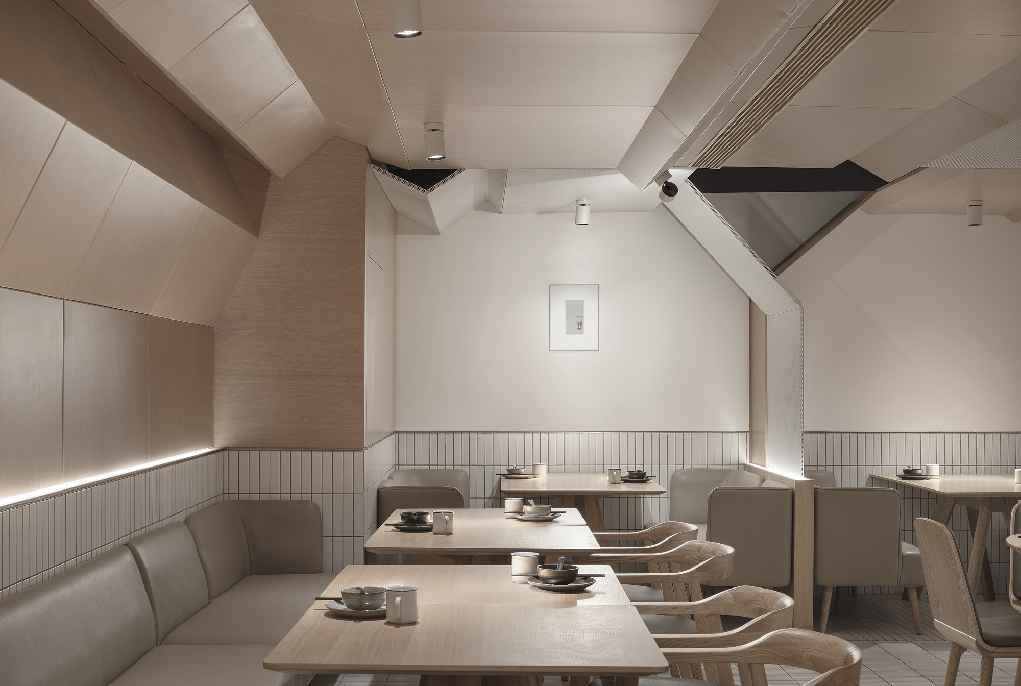 Gallery of Goose Hut Home Bistro / Golucci Interior Architects - 3