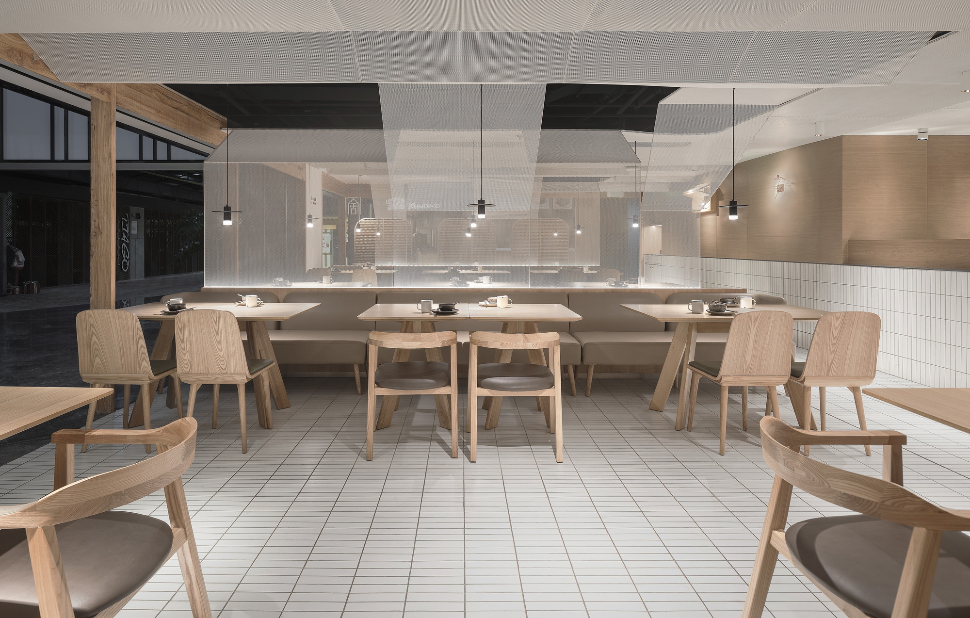 Gallery of Goose Hut Home Bistro / Golucci Interior Architects - 22