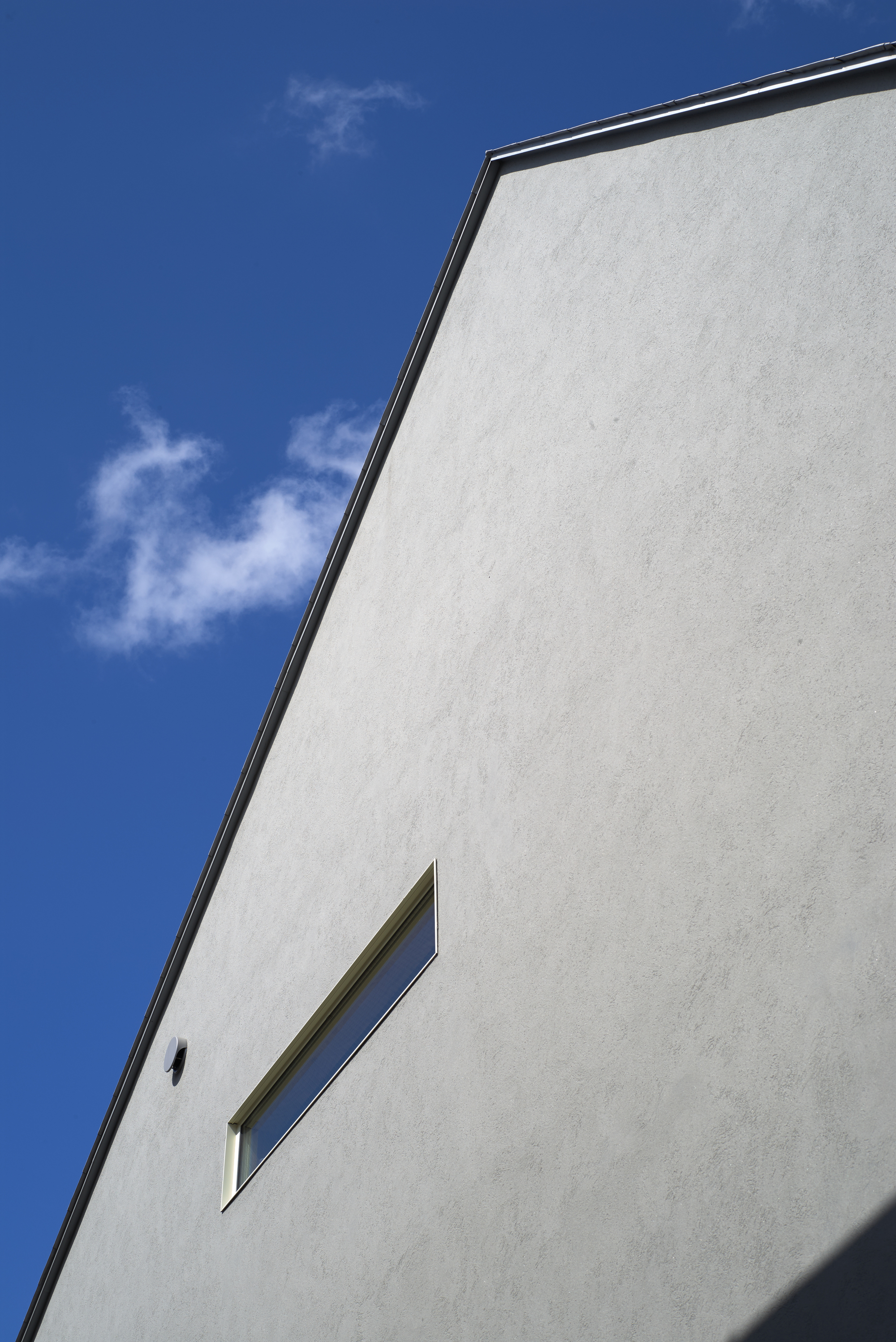 Gallery of Milk Carton House / Tenhachi Architect & Interior Design - 26