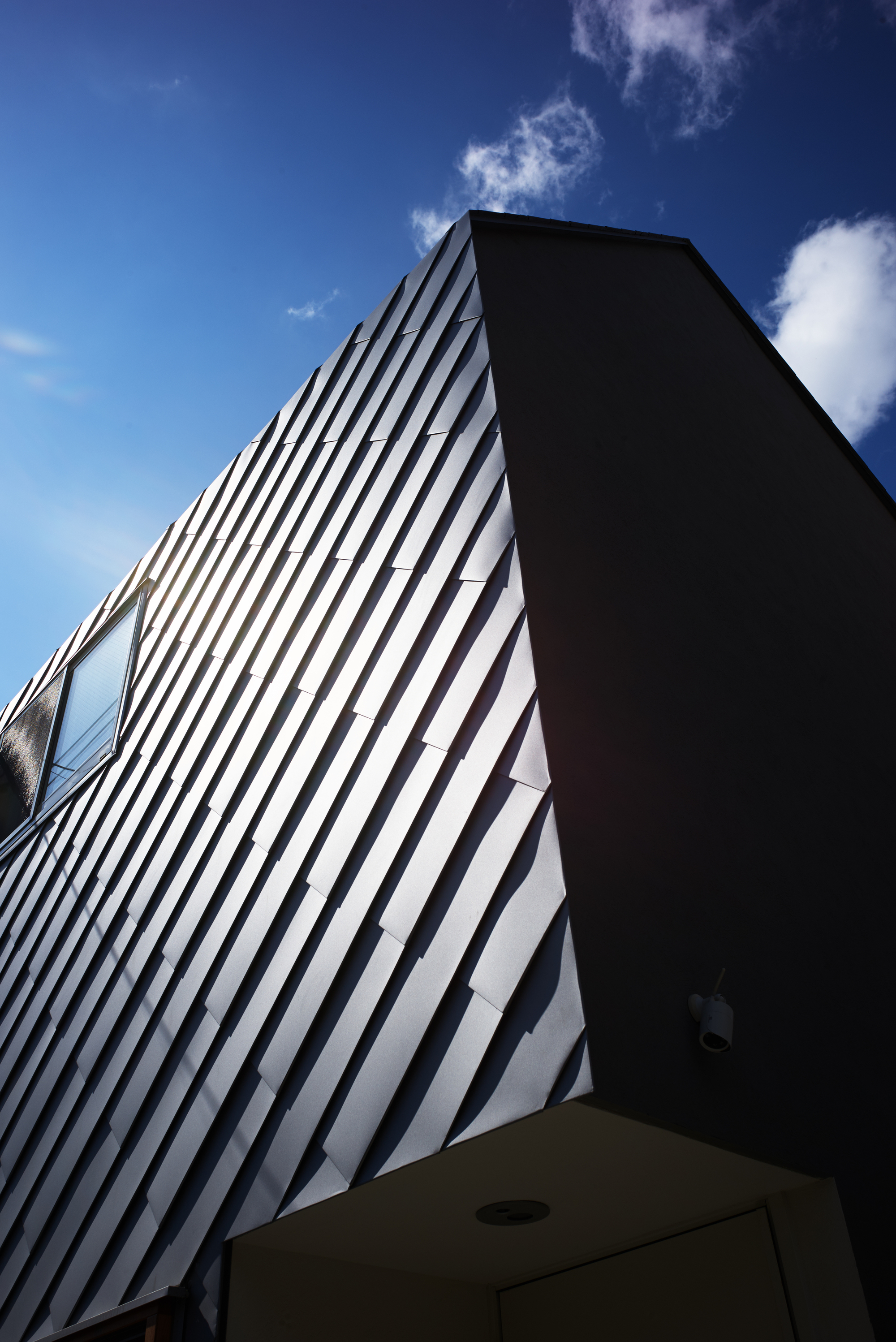 Gallery of Milk Carton House / Tenhachi Architect & Interior Design - 33