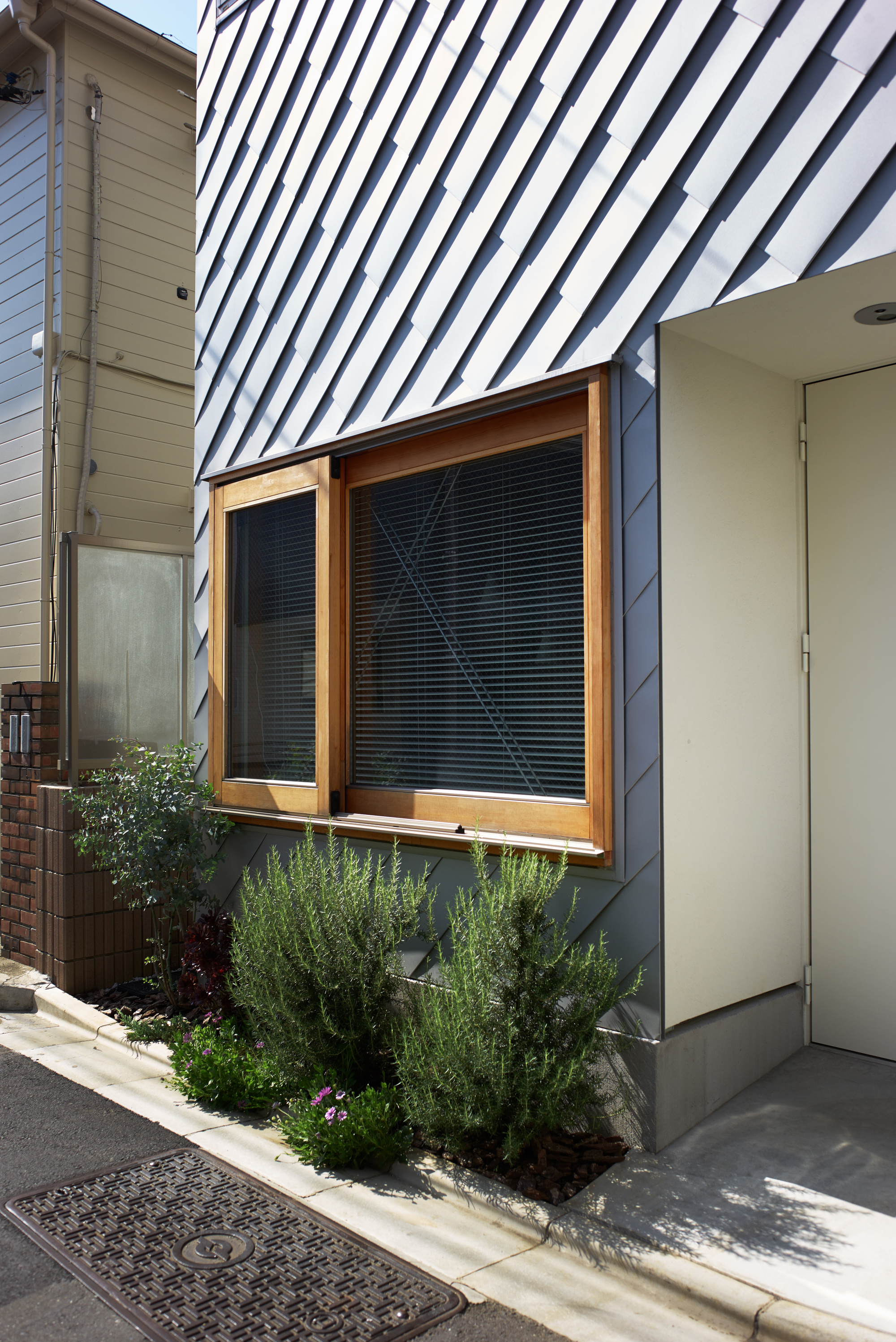 Gallery of Milk Carton House / Tenhachi Architect & Interior Design - 15