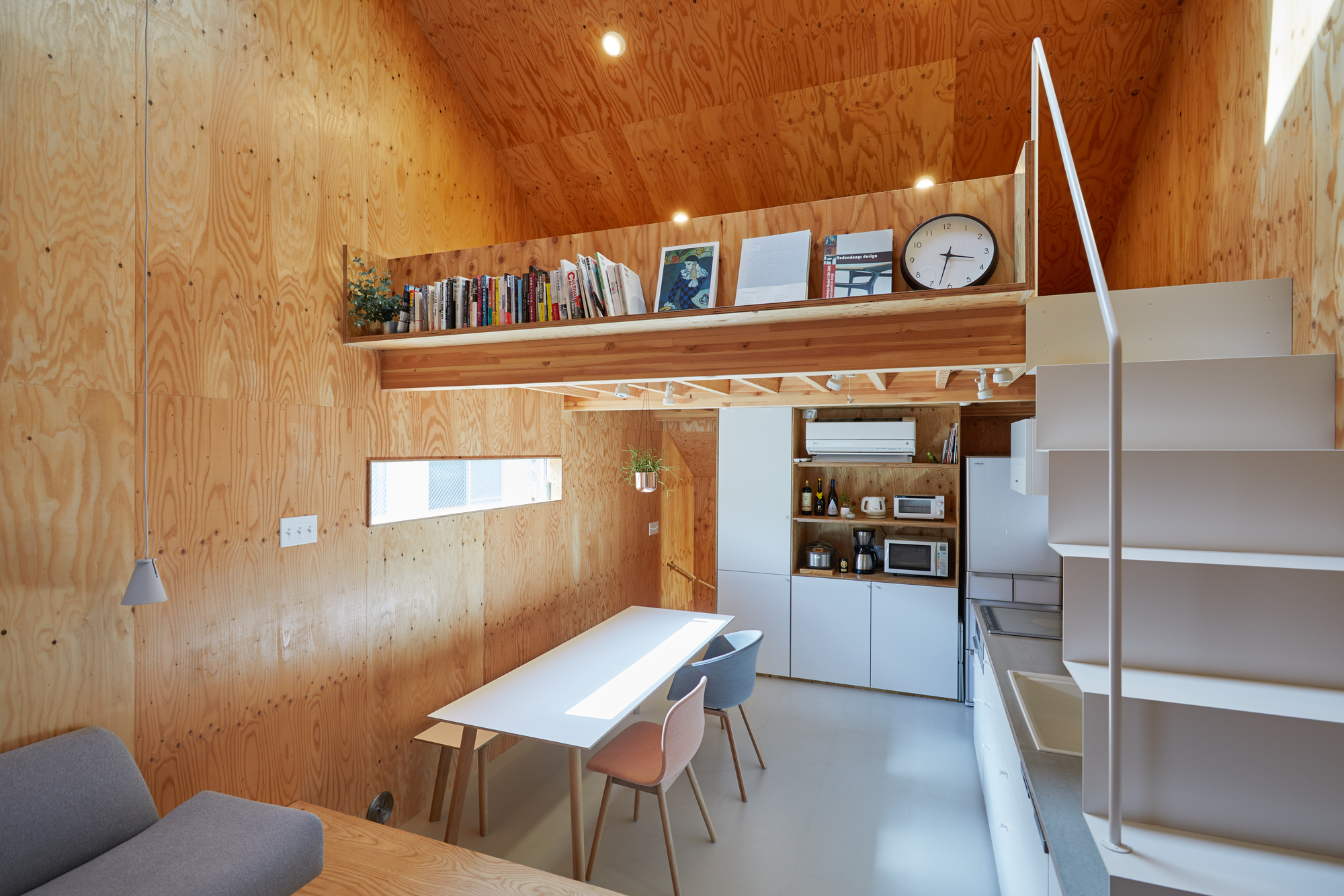 Gallery of Milk Carton House / Tenhachi Architect & Interior Design - 20