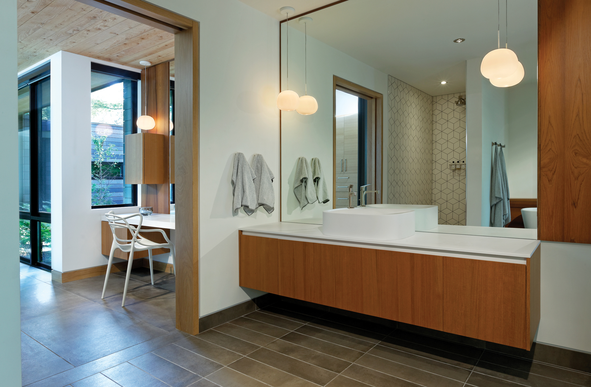 Gallery of Bridge House / +VG Architects - 12