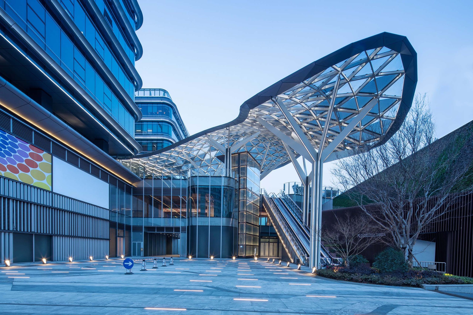 Gallery of Shanghai Xujiahui Centre, Lot I & II / Ronald Lu & Partners - 3