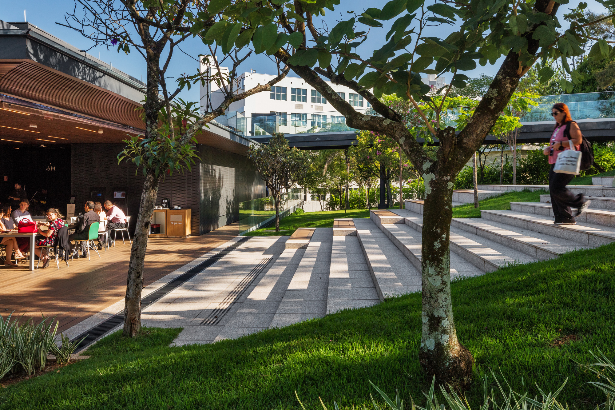 Gallery of Architectural Modules for Service Areas / DMDV arquitetos - 2