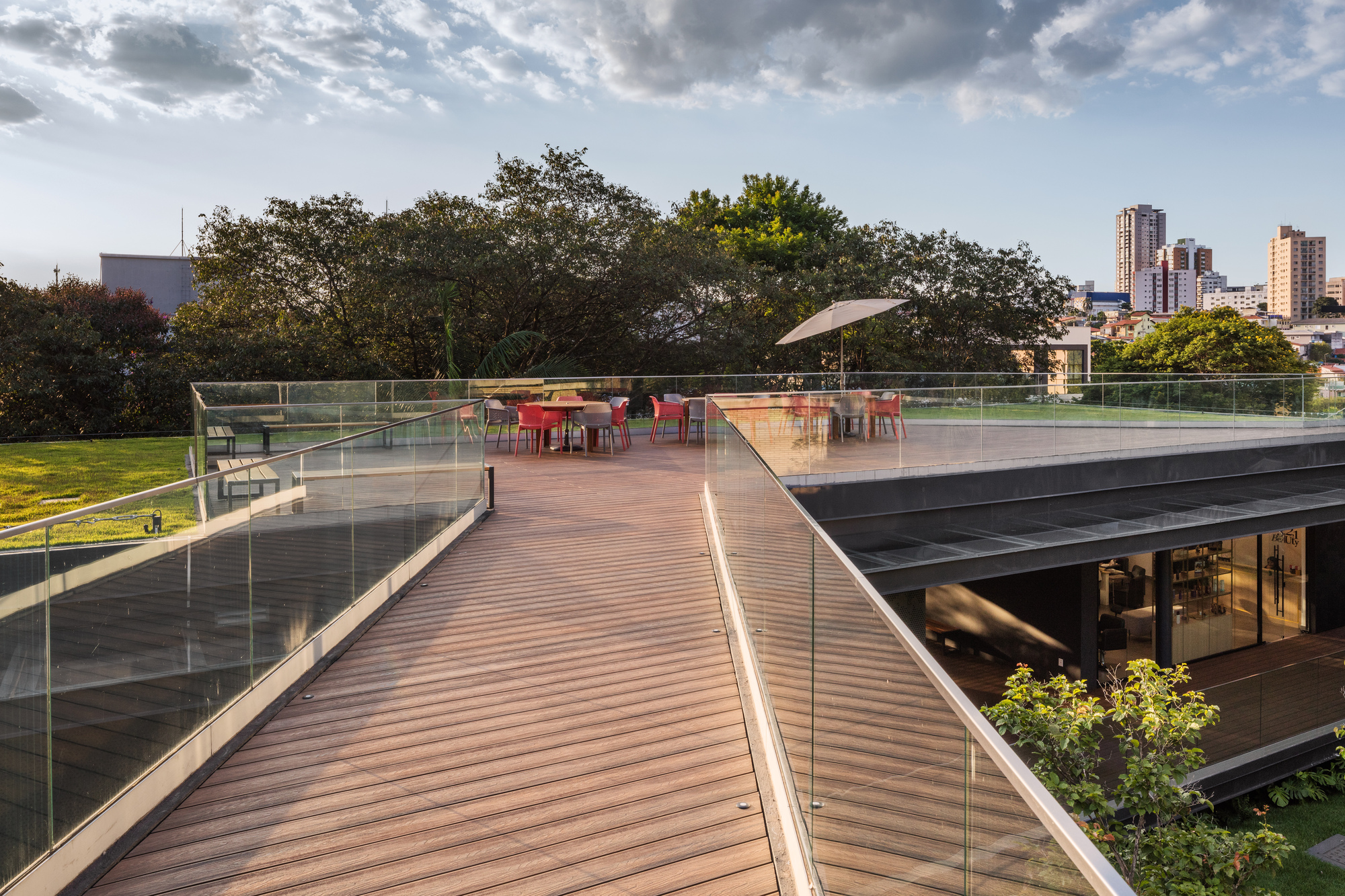 Gallery of Architectural Modules for Service Areas / DMDV arquitetos - 4