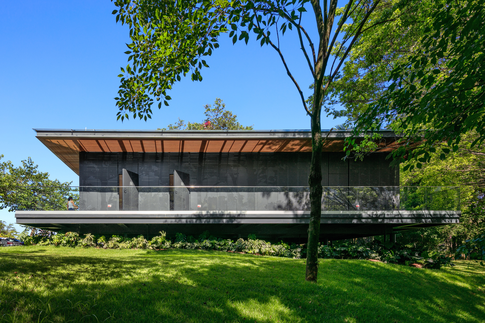 Gallery of Architectural Modules for Service Areas / DMDV arquitetos - 10