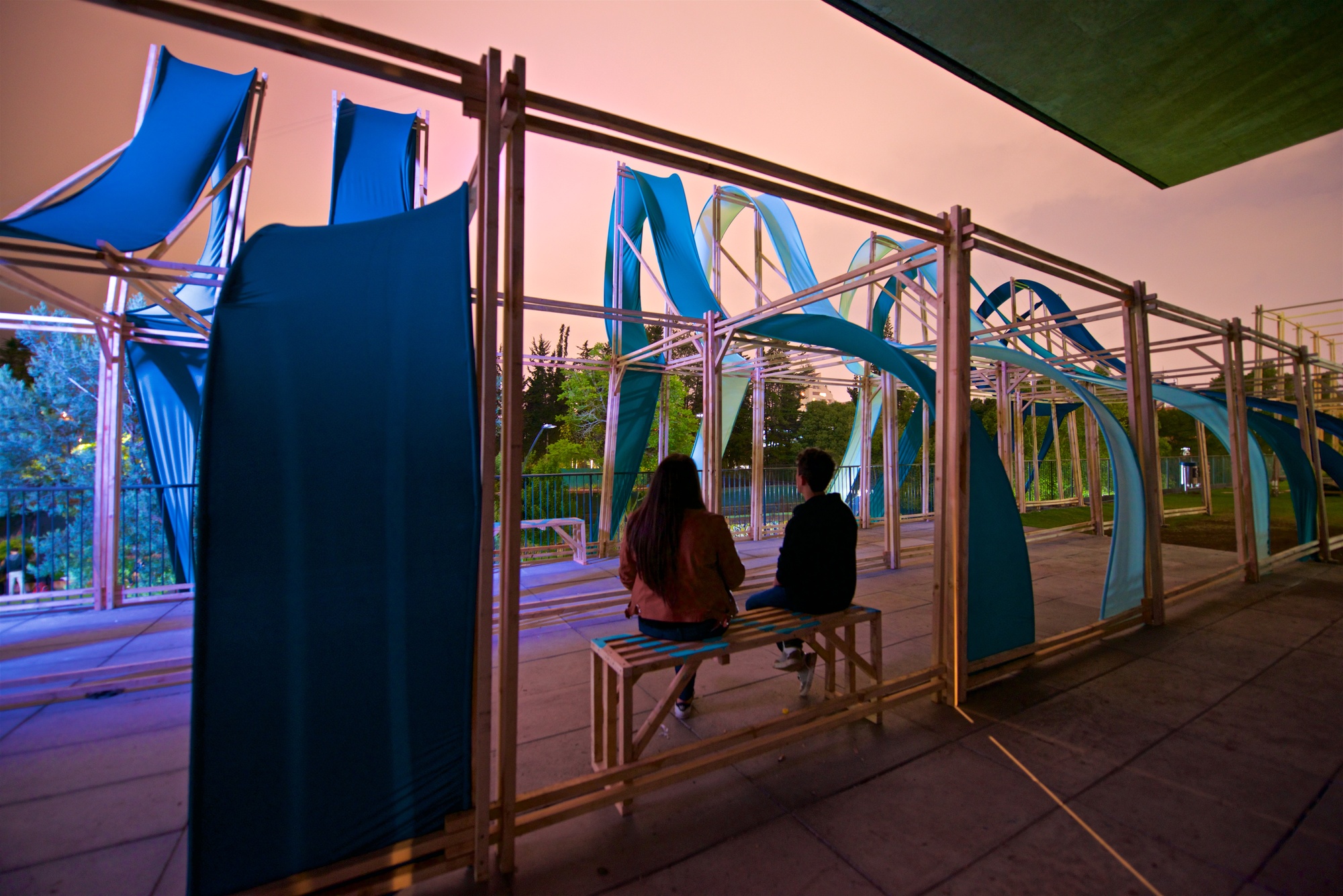 Galería de Estudiantes aprenden construyendo arquitectura efímera ...