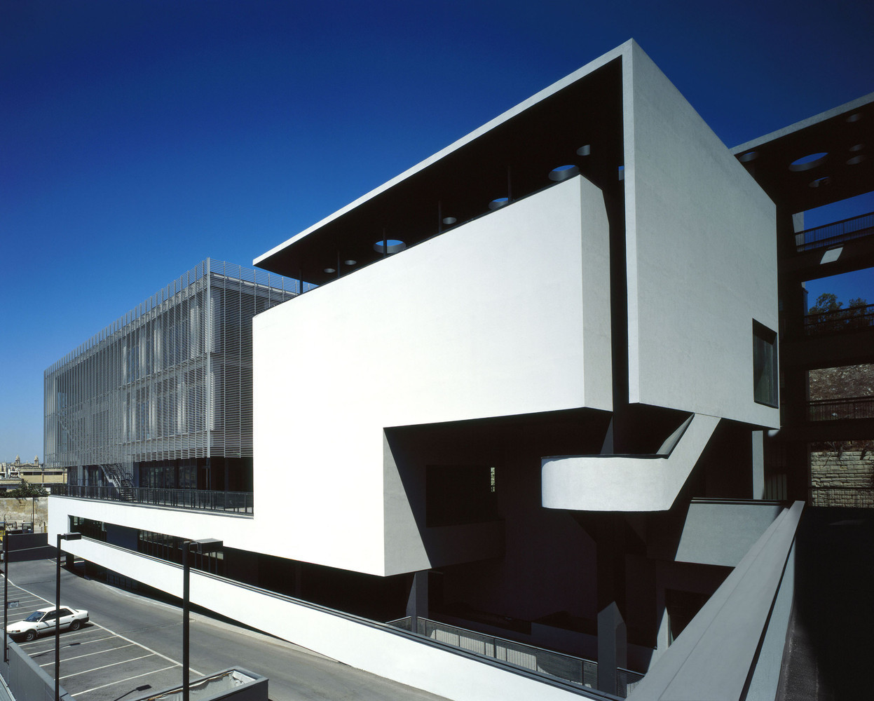 Gallery of From Design to Data: 12 Examples of Parametric Façades - 13