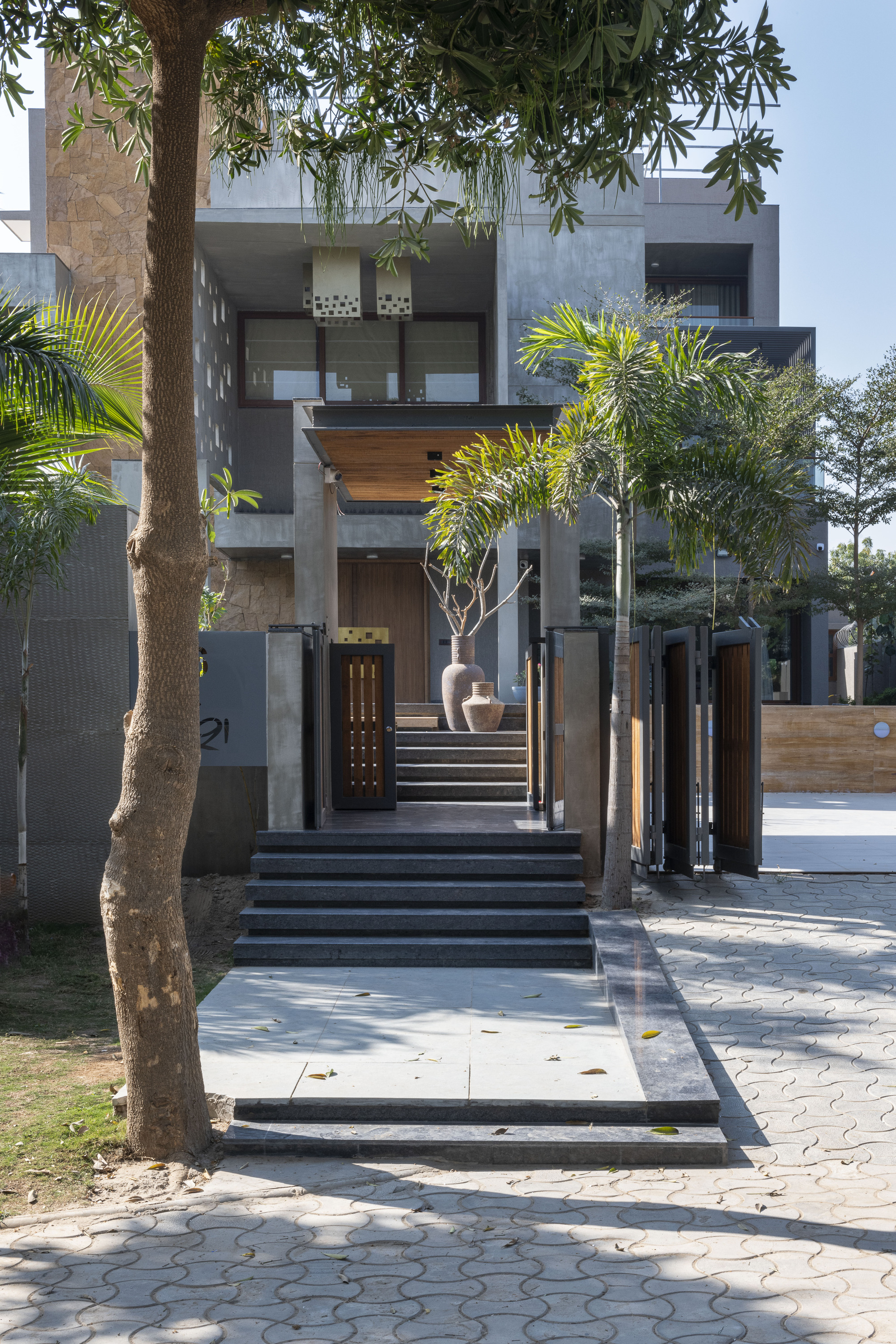 Gallery of PIXEL HOUSE / The Grid Architects - 13