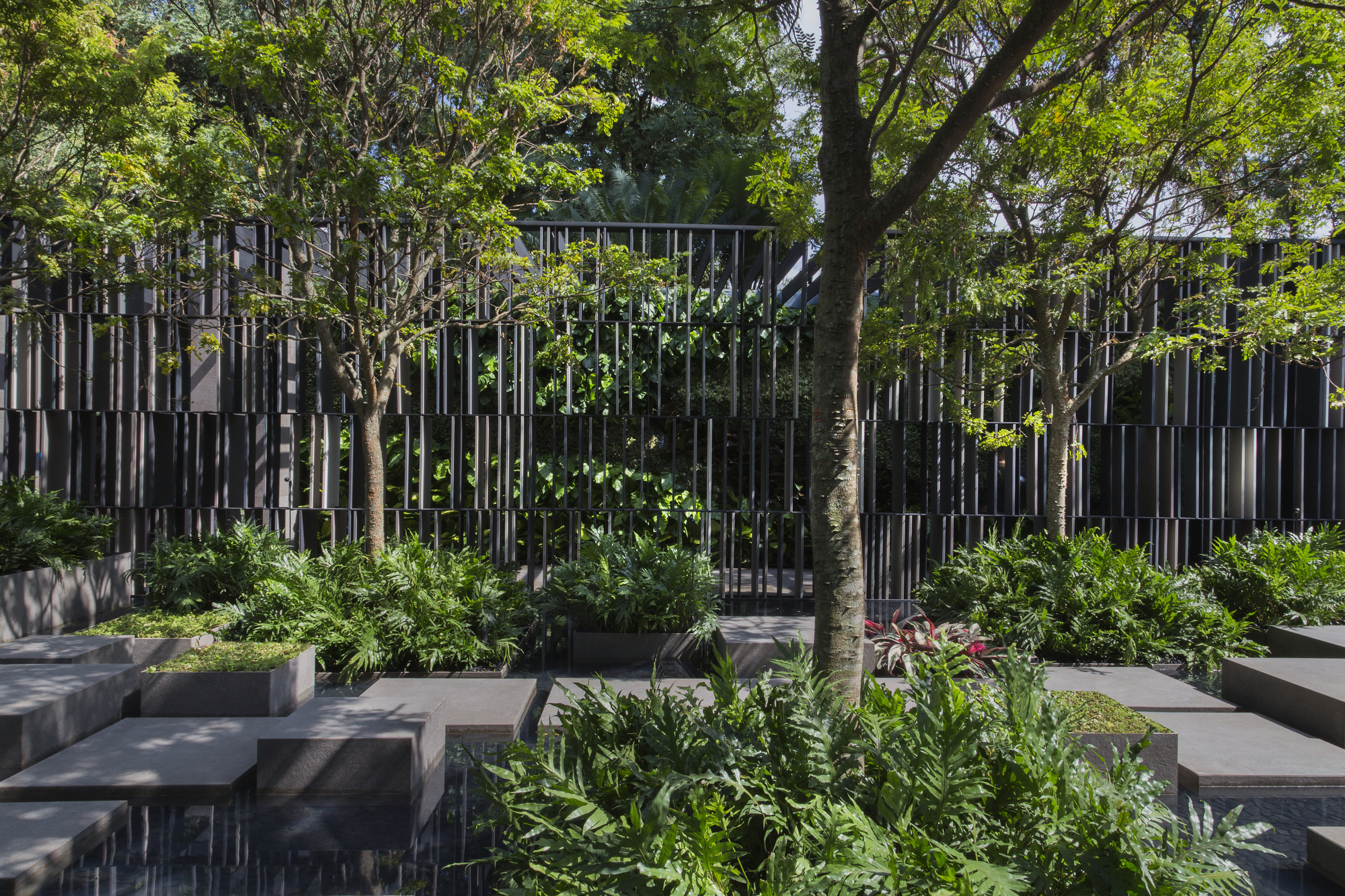 Gallery of Eliane Square / Hanazaki Paisagismo - 2