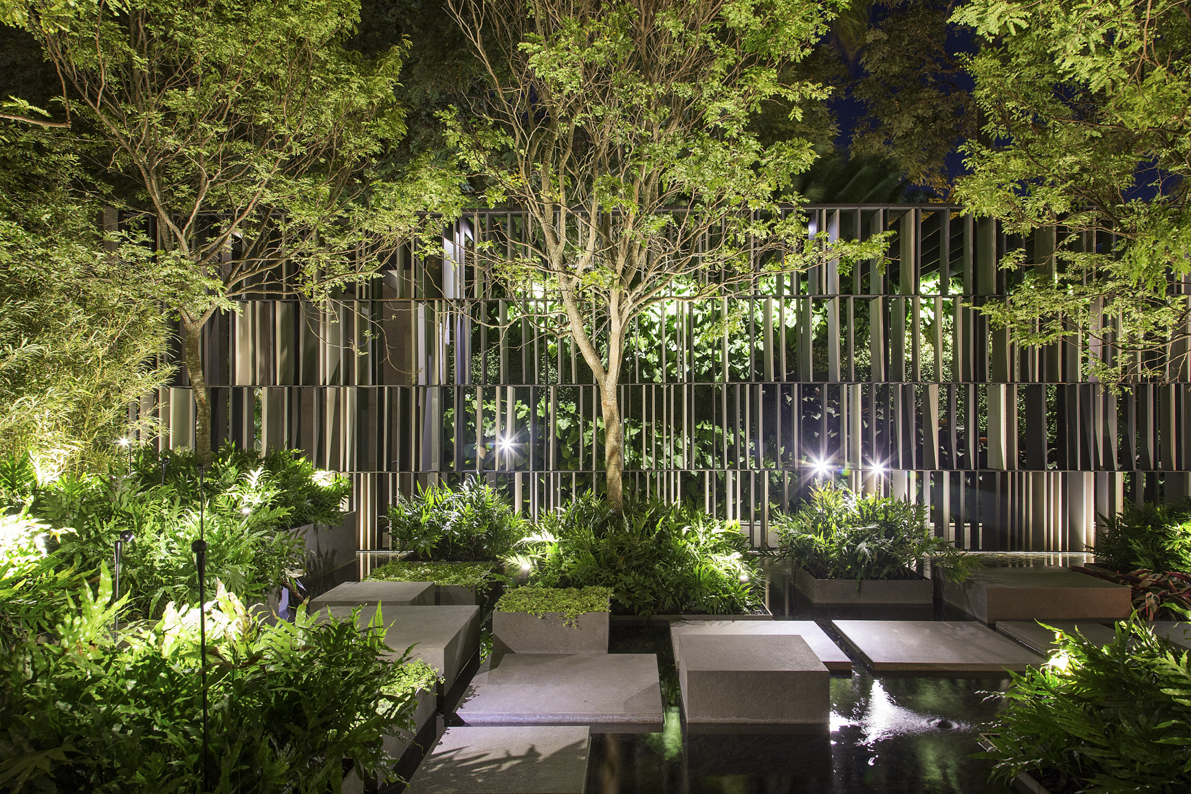 Gallery of Eliane Square / Hanazaki Paisagismo - 18