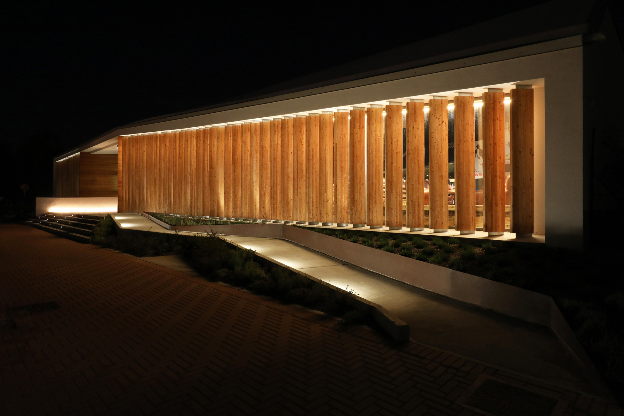 Galeria de Restaurante Wood Court / INS Ilaria Nava Studio - 15