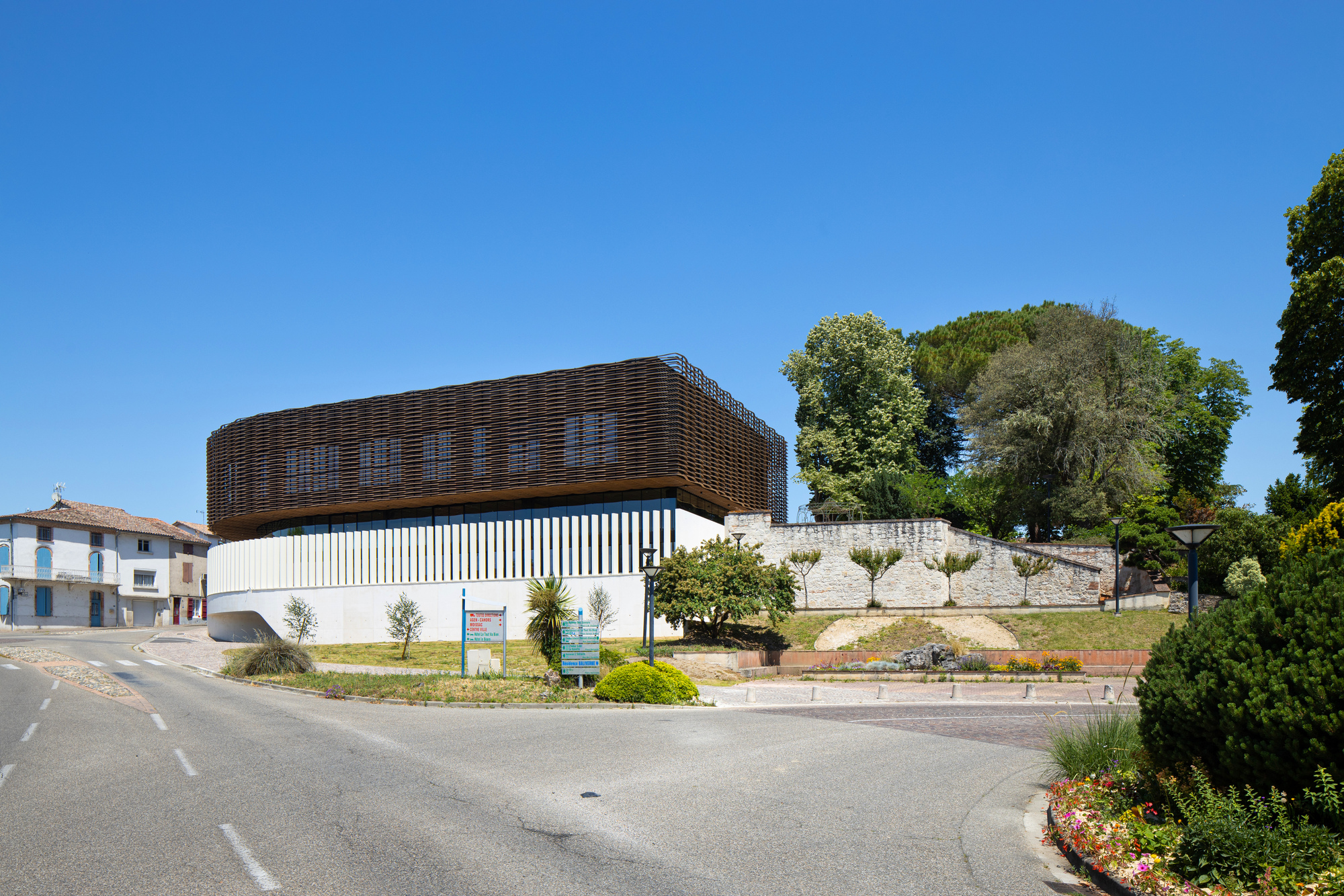 Gallery of Communauté de Communes des Deux Rives Headquarters / Marjan ...