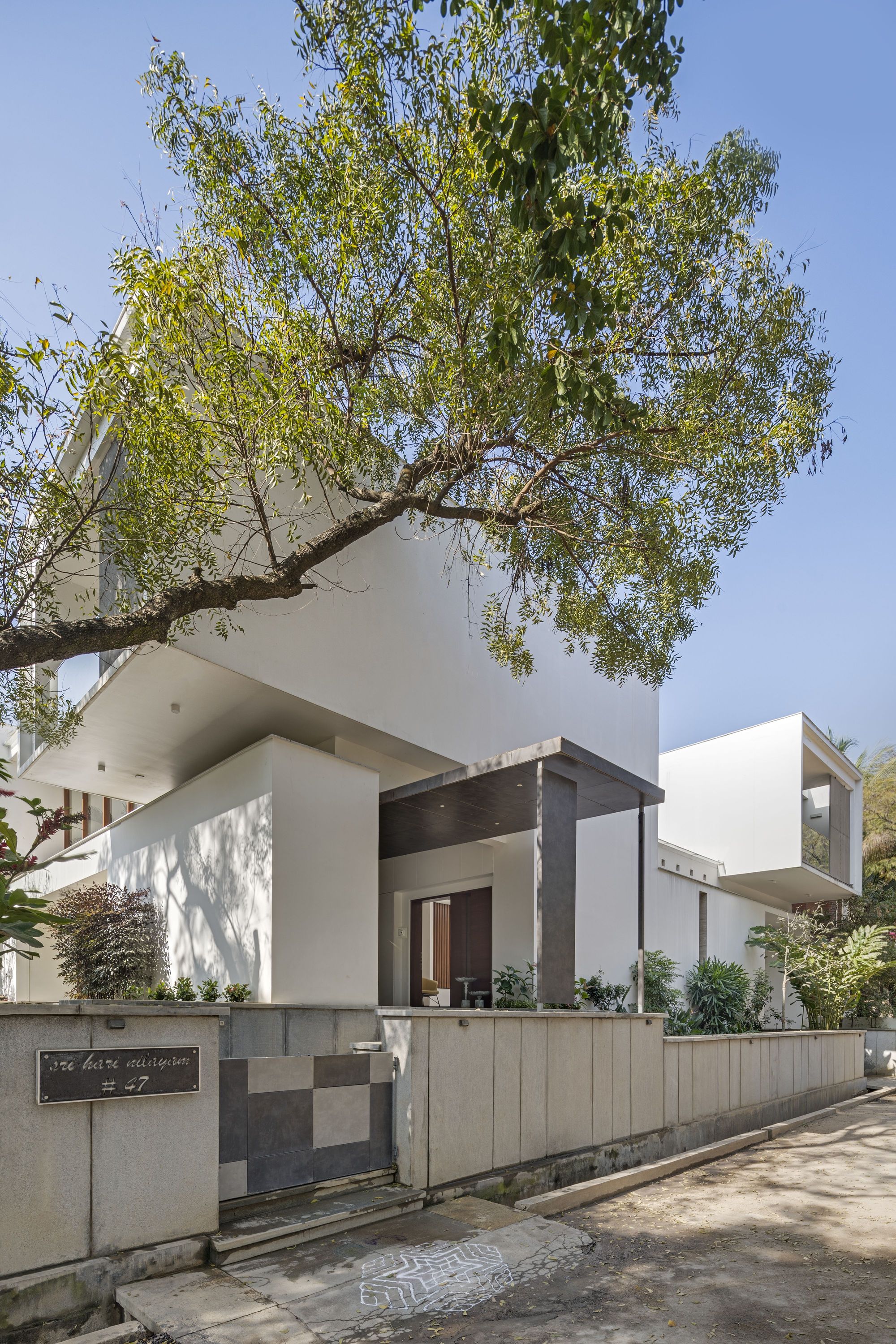 Gallery of Story of Three Courts Residence / Collage Architecture ...