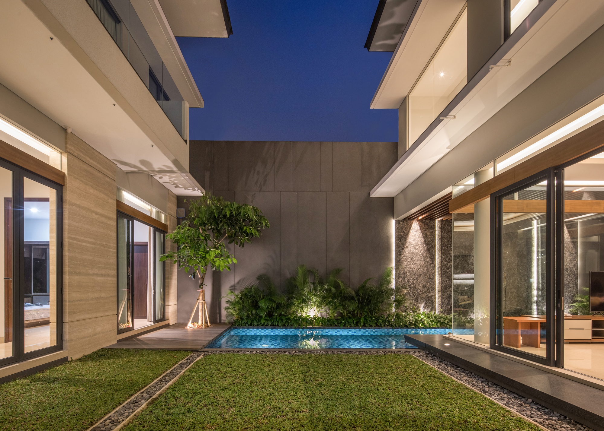 Gallery of FE House / Rakta Studio - 3