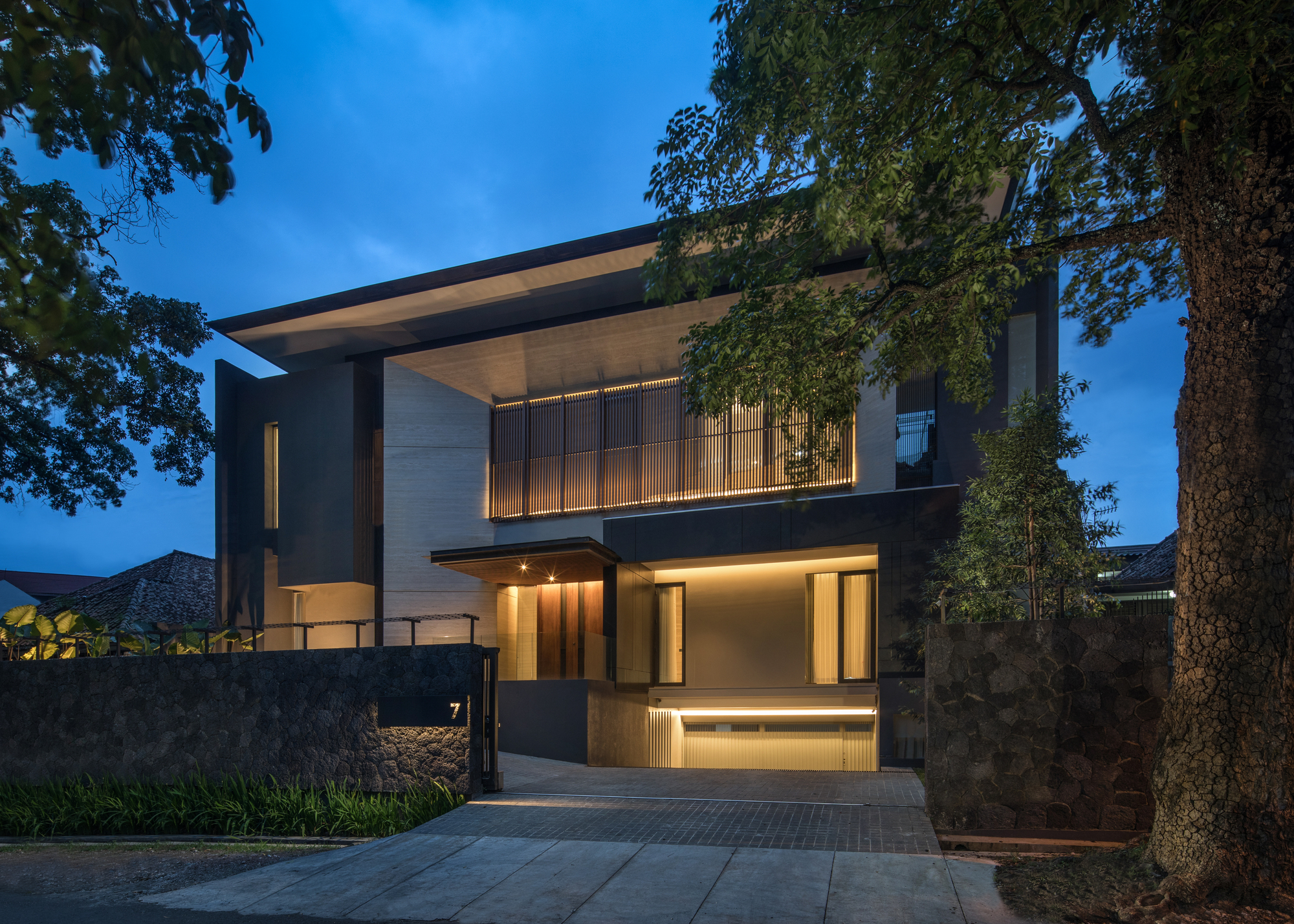 Gallery of FE House / Rakta Studio - 13