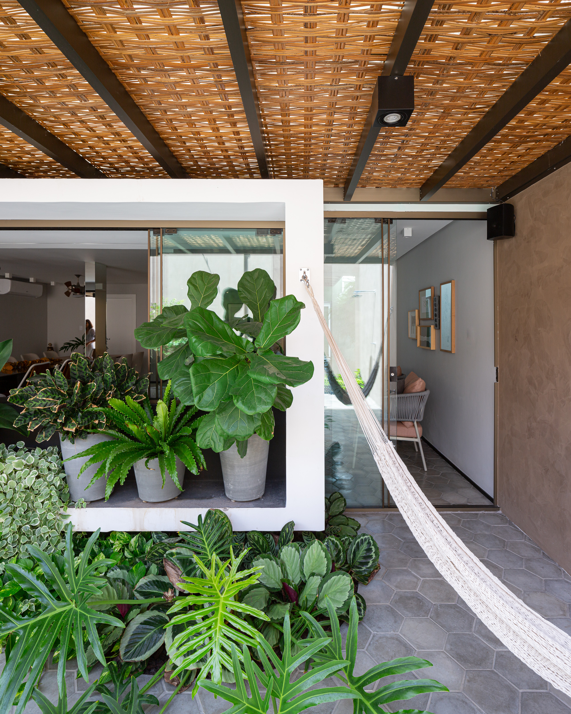 Gallery of Oasis House / Studio Kyze Arquitetura e Design - 3
