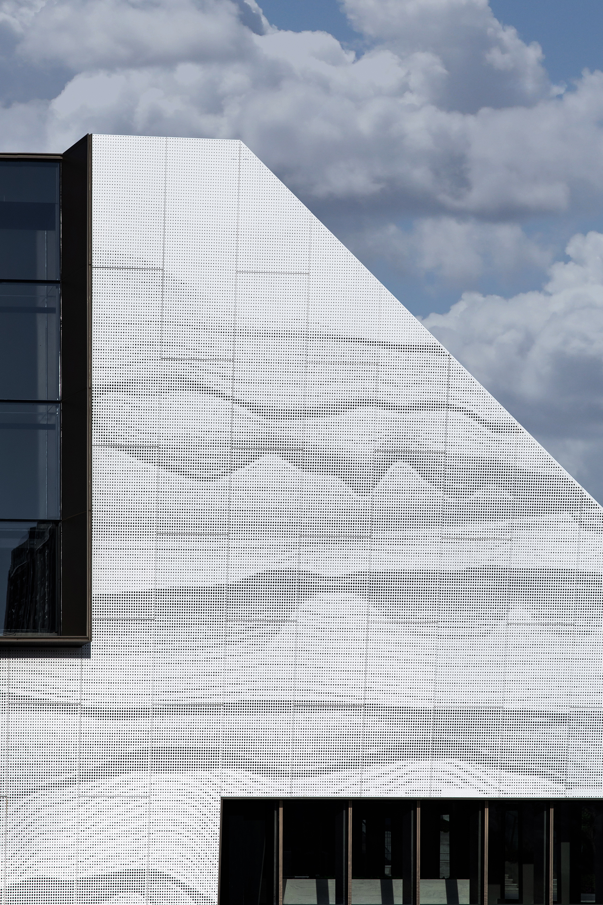 Gallery of Suzhou Financial Center Exhibition Hall / Lacime Architects - 11