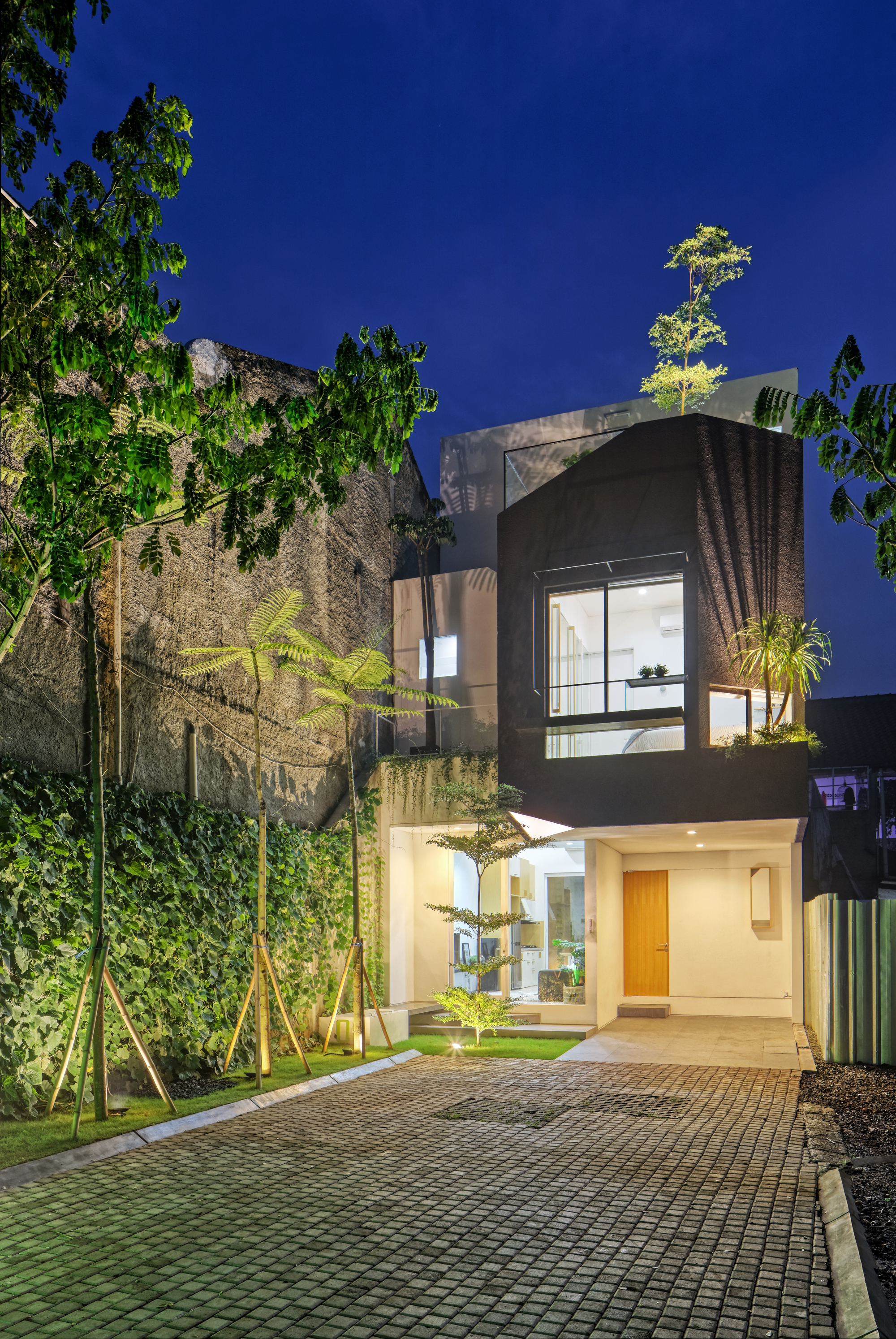 Gallery of Linaya House / Delution Architect - 11