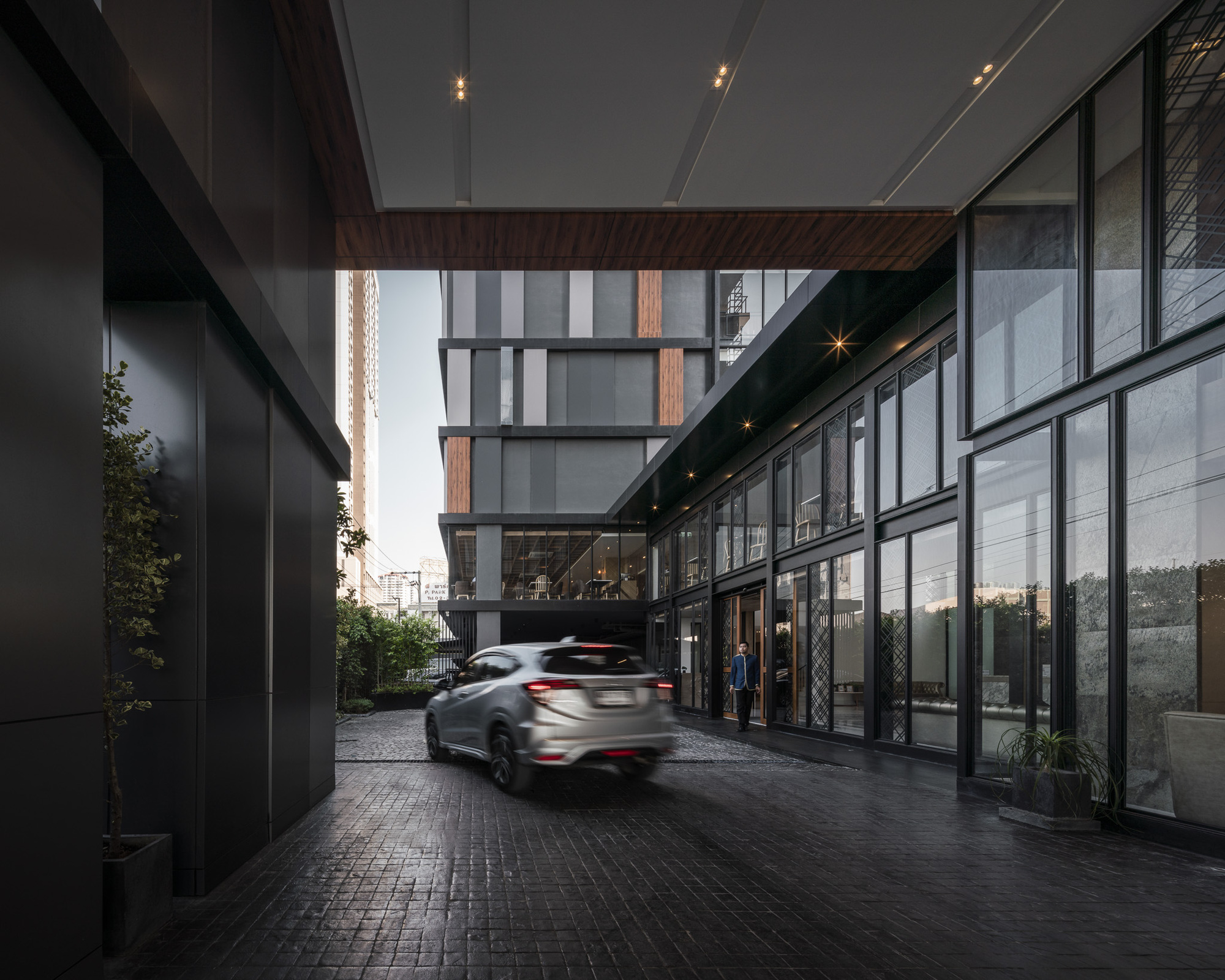 Gallery of Srinakarin Hotel / Archimontage Design Fields Sophisticated - 23