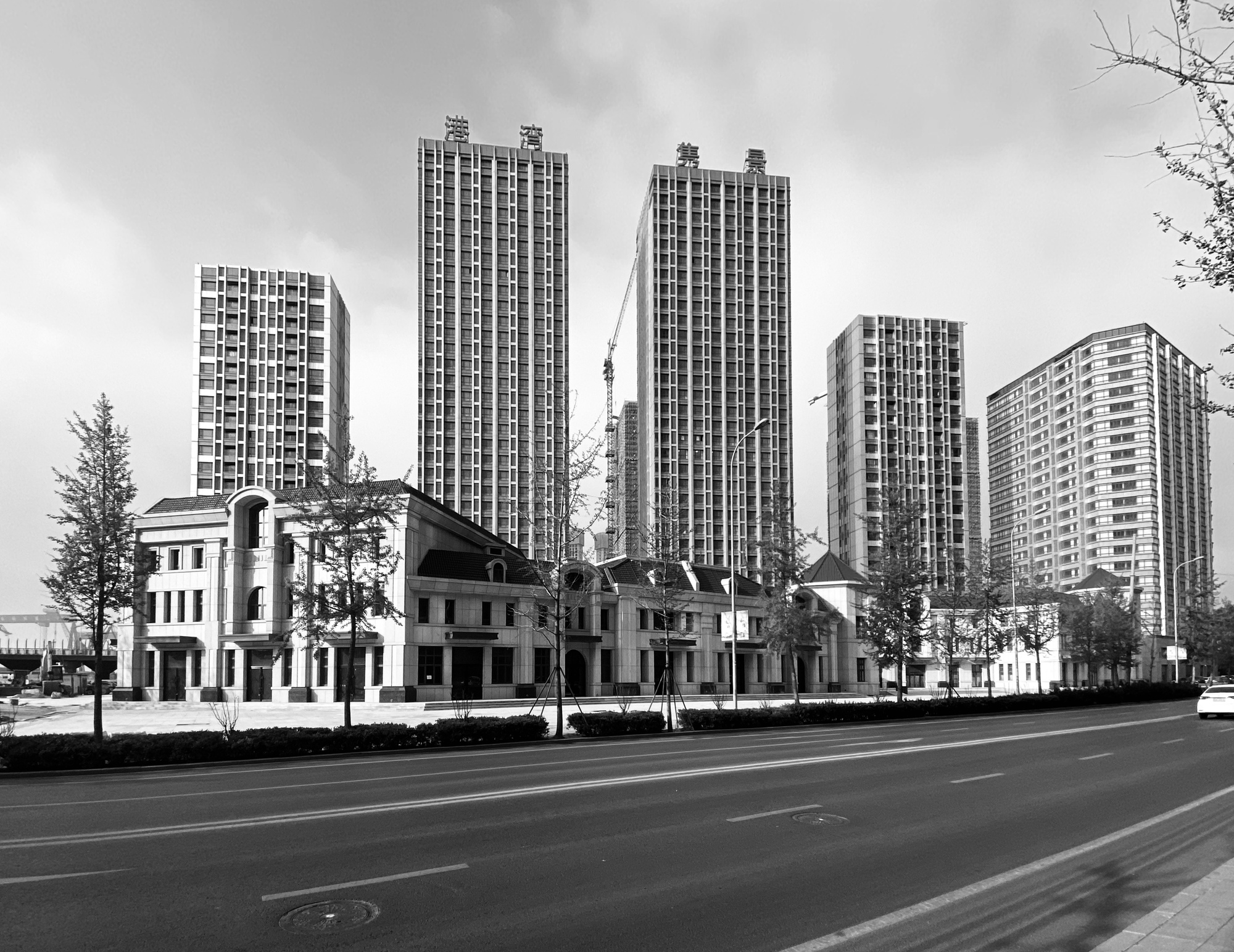 Gallery of A Solitary "Walk": Building Images in Times of Isolation and ...