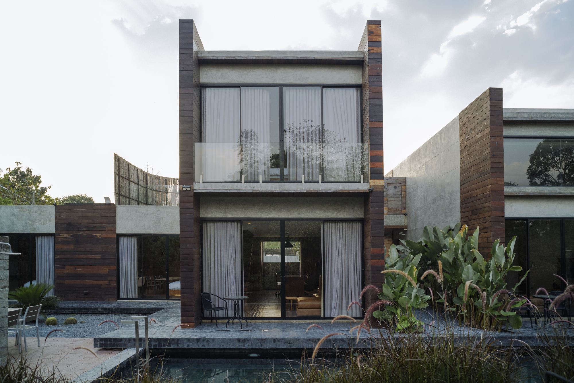Gallery of Chalalai Pool Villa / Juti architects - 14