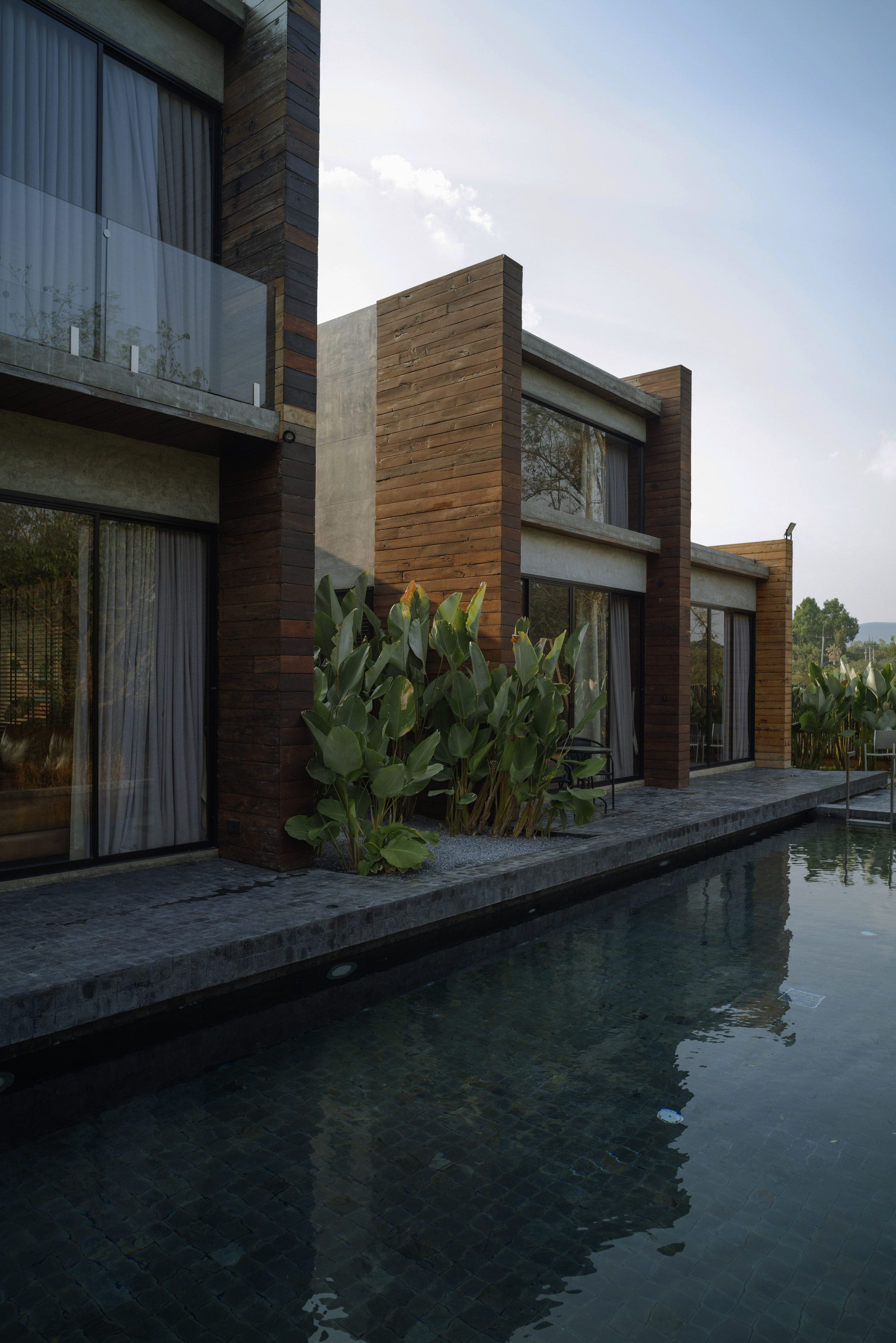 Gallery of Chalalai Pool Villa / Juti architects - 20