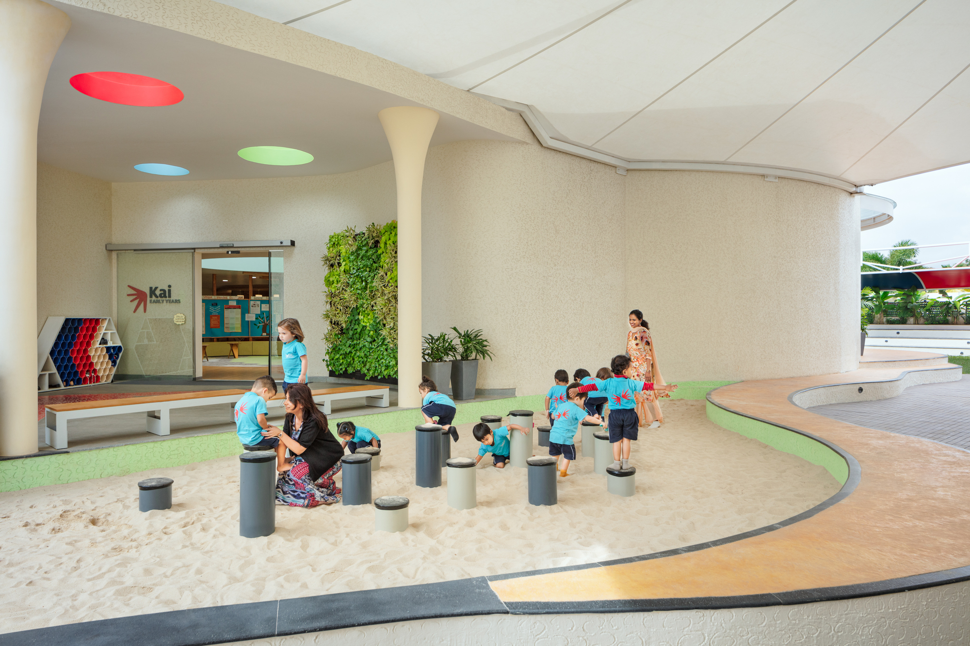 Galería de Centro de Aprendizaje infantil Kai / Education Design ...