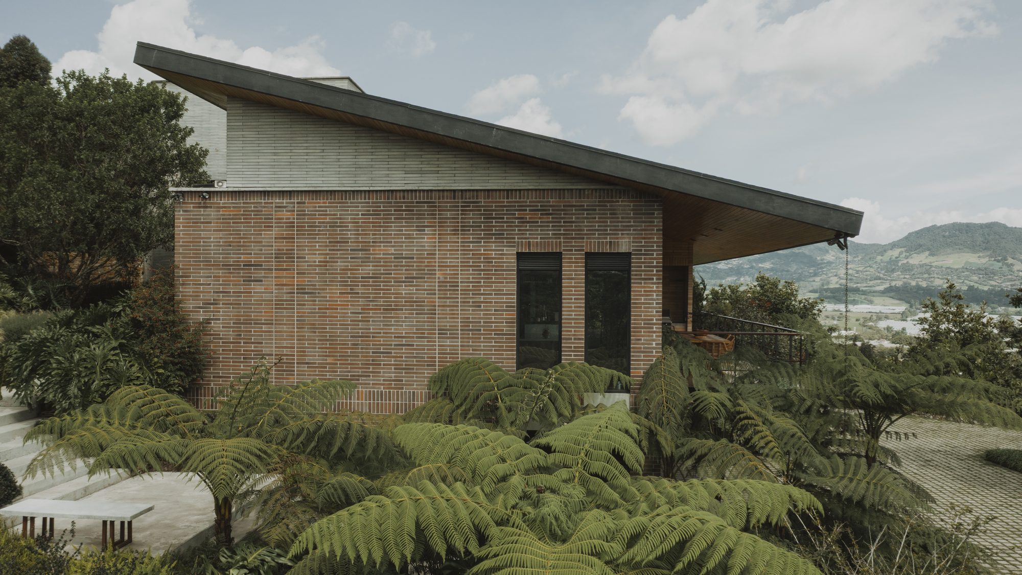 Galería de 11 casas colombianas que usan el ladrillo a la vista - 39