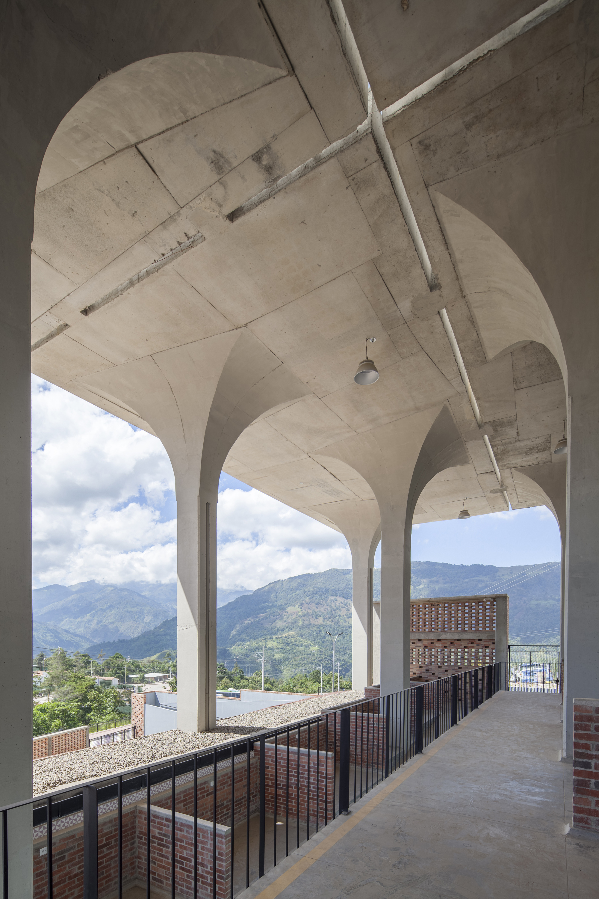 Gallery of Ventilation and Shade: Permeable Walls in Colombian ...