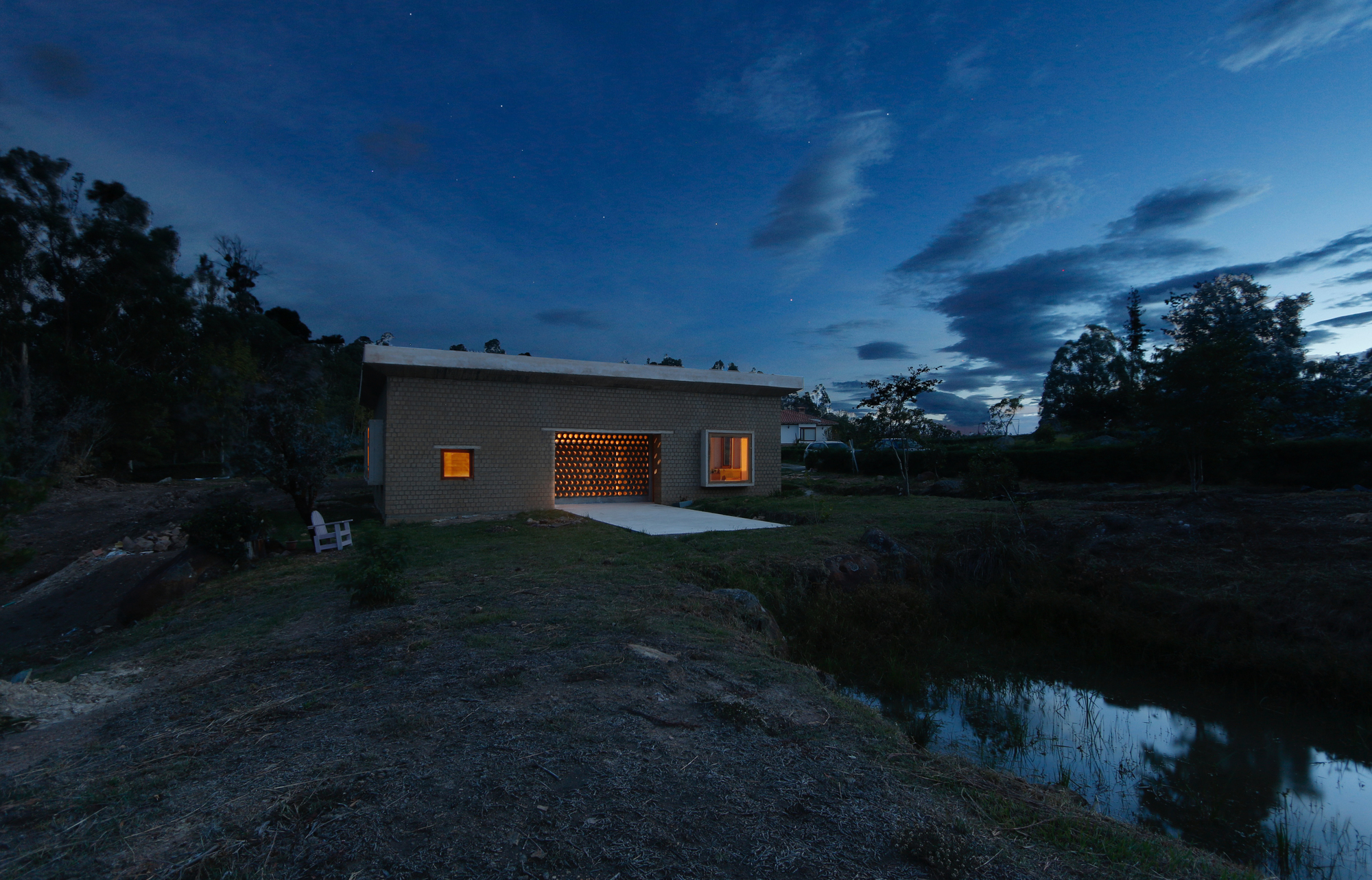 Gallery of Ventilation and Shade: Permeable Walls in Colombian ...